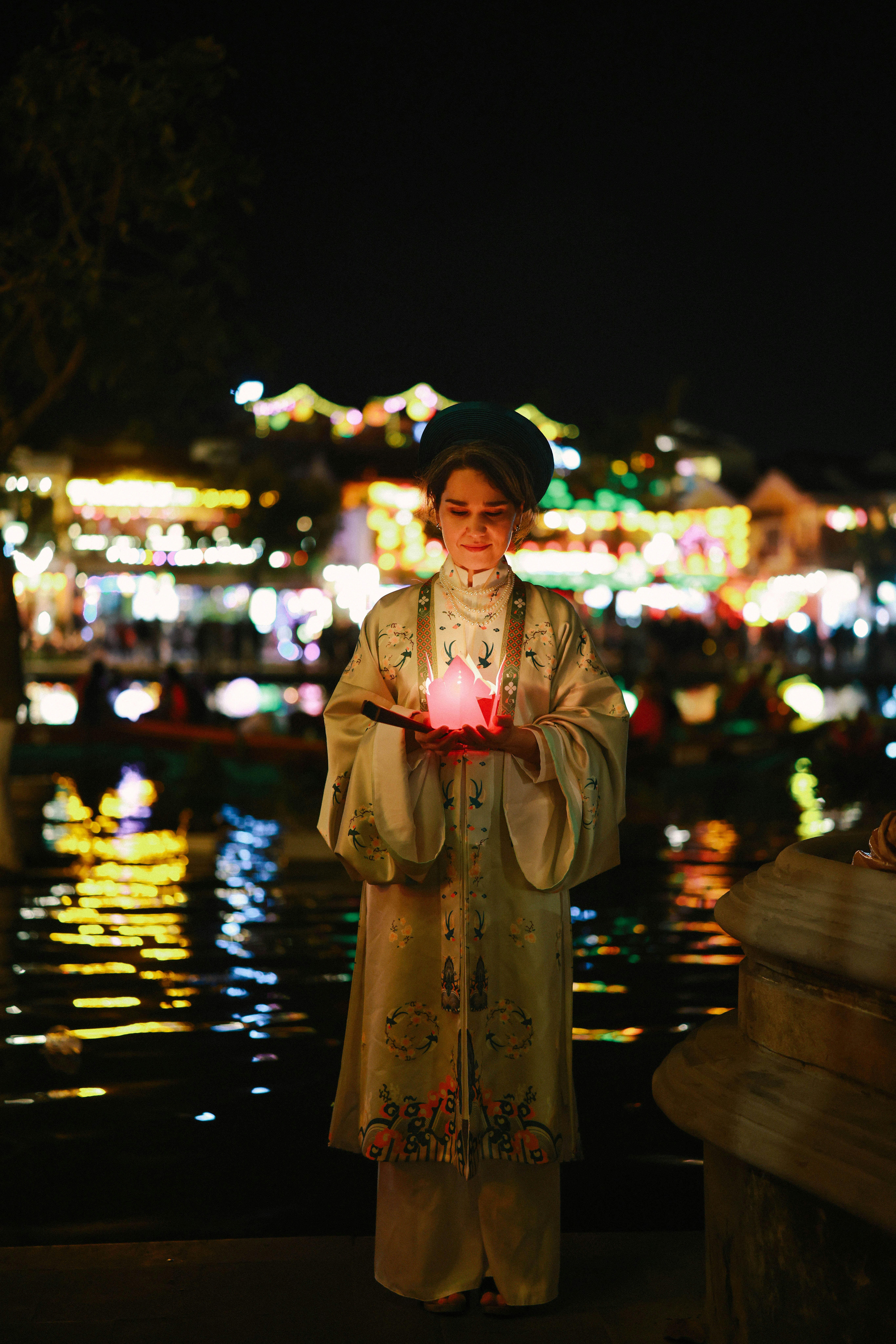 Lantern Bride by the Riverside Night Market