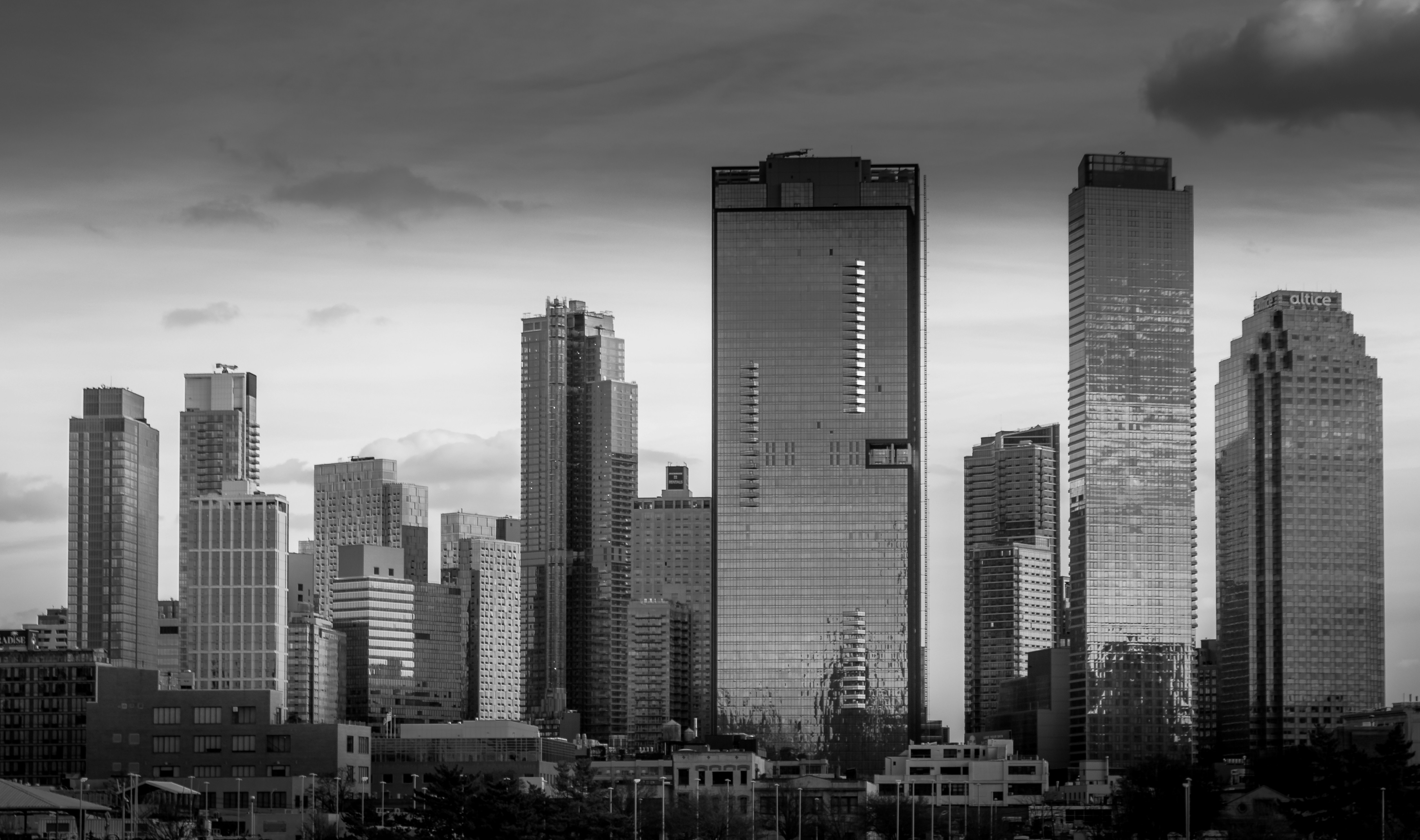 Urban Silhouette at Dusk: A Monochrome Skyline