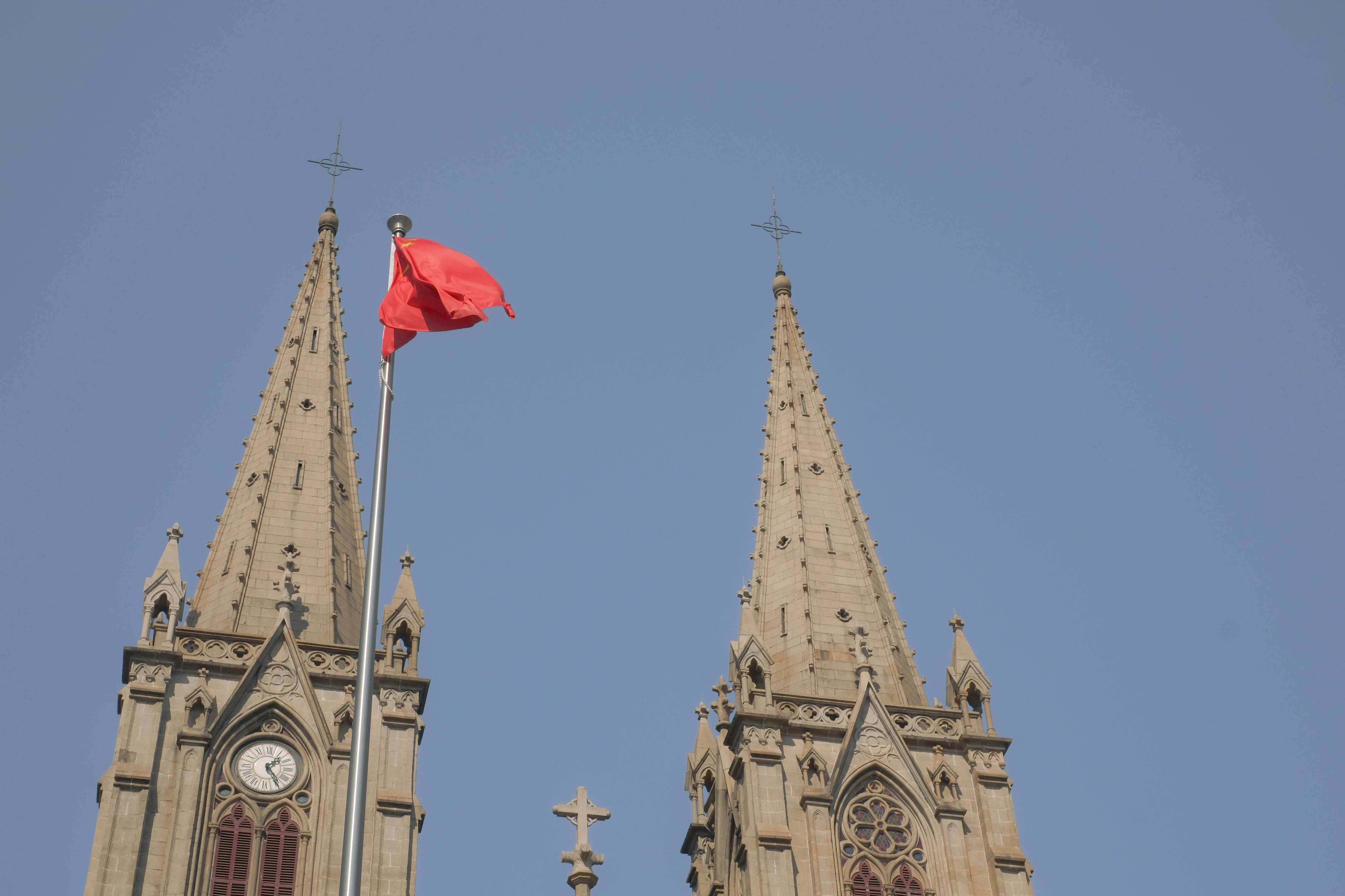 Flag Above Twin Spires: A Sharp Minute of Cathedral Majesty
