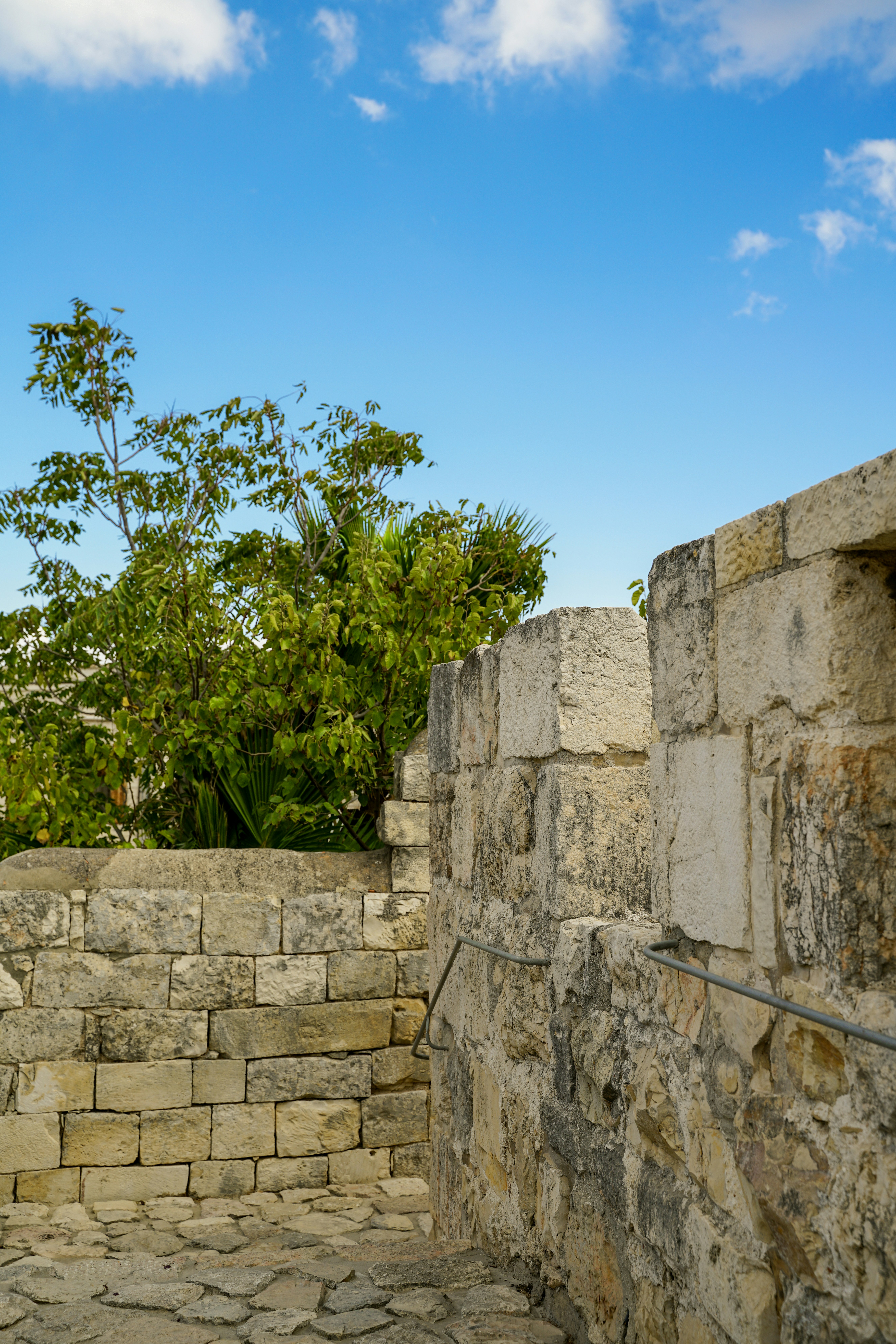 Stone Steps and Sky: A Quiet Courtyard Between Ancient Walls