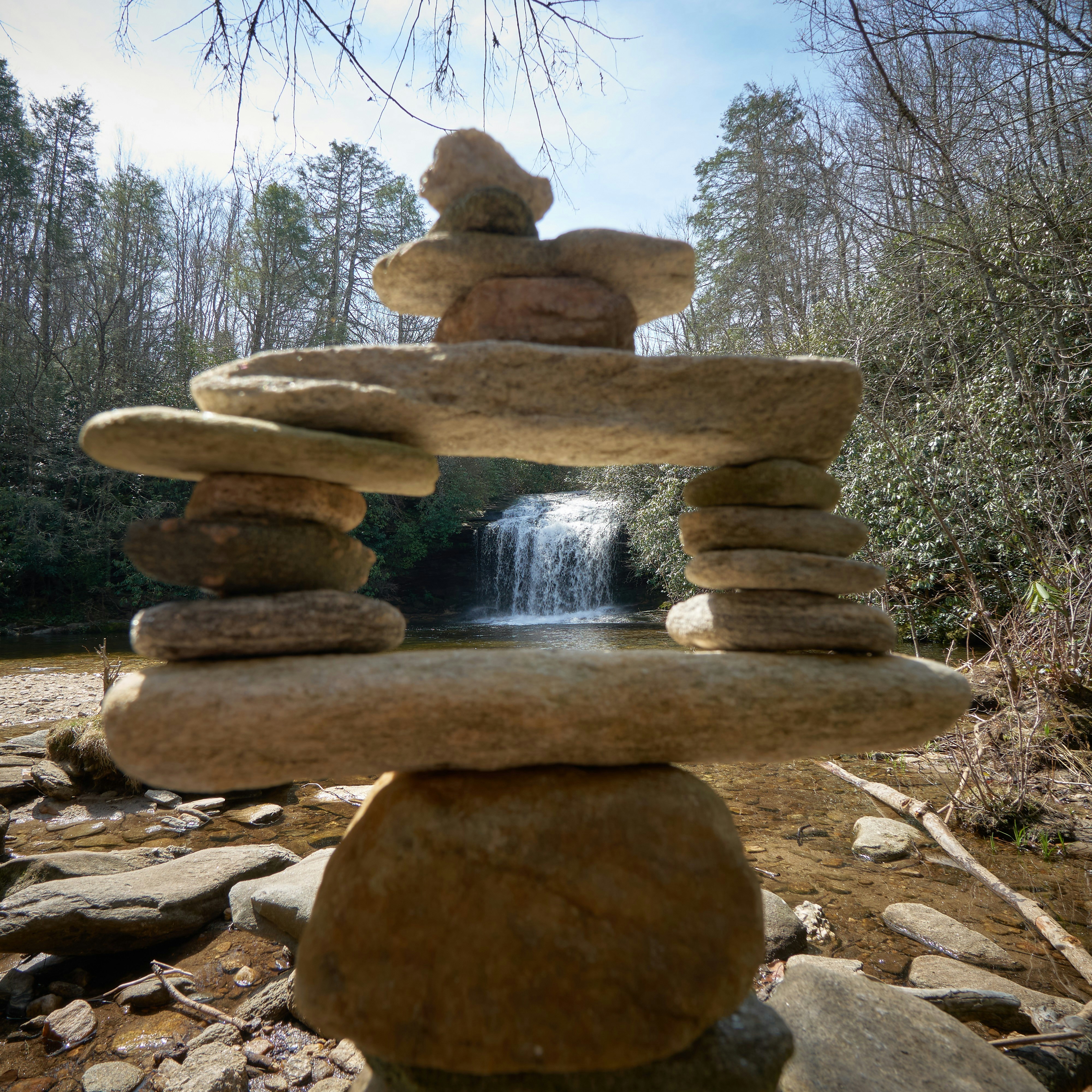 Stone Balance Gallery: A Quiet Arc Before the Falls