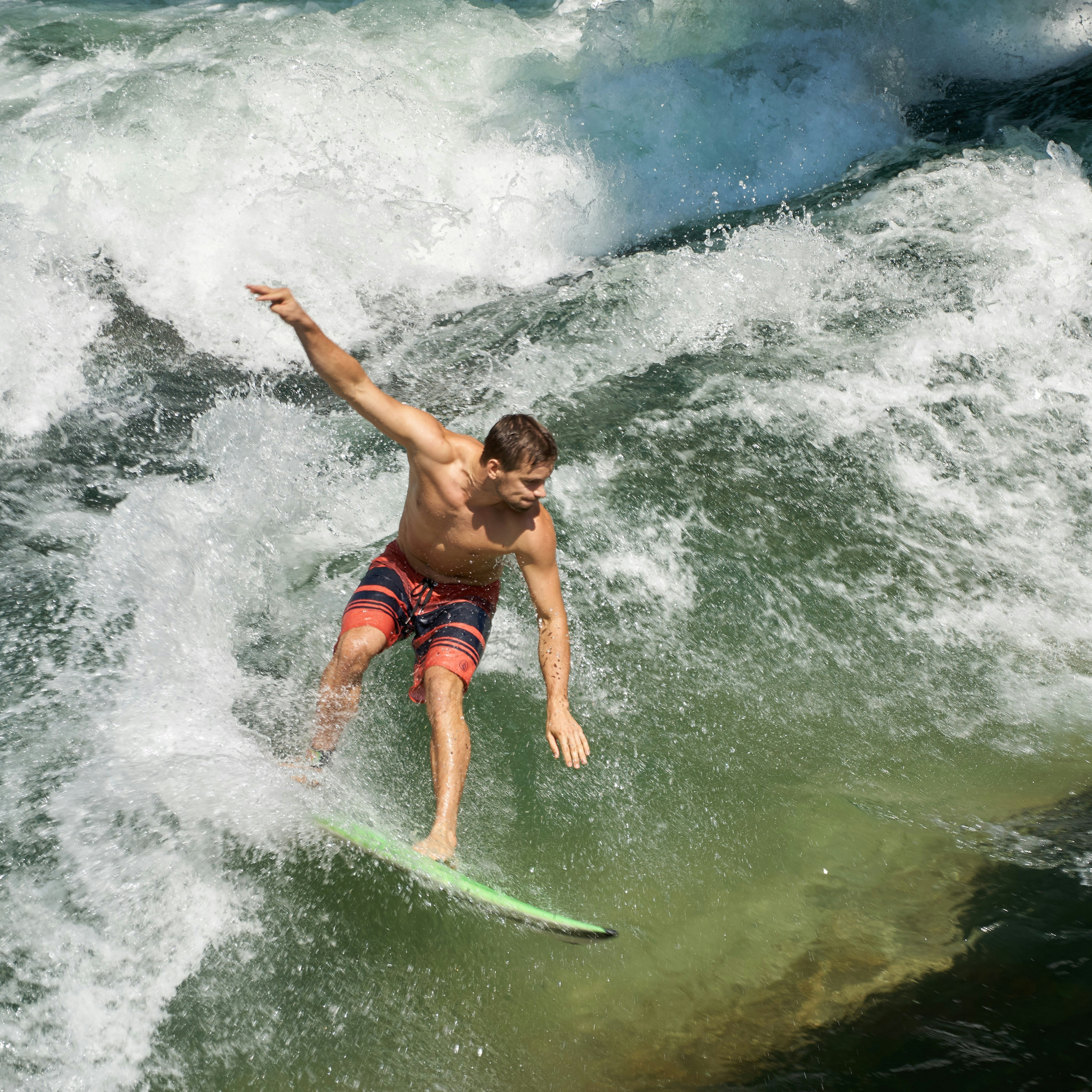 Surfing the White Thrill: A Moment of Balance on a Surging Wall