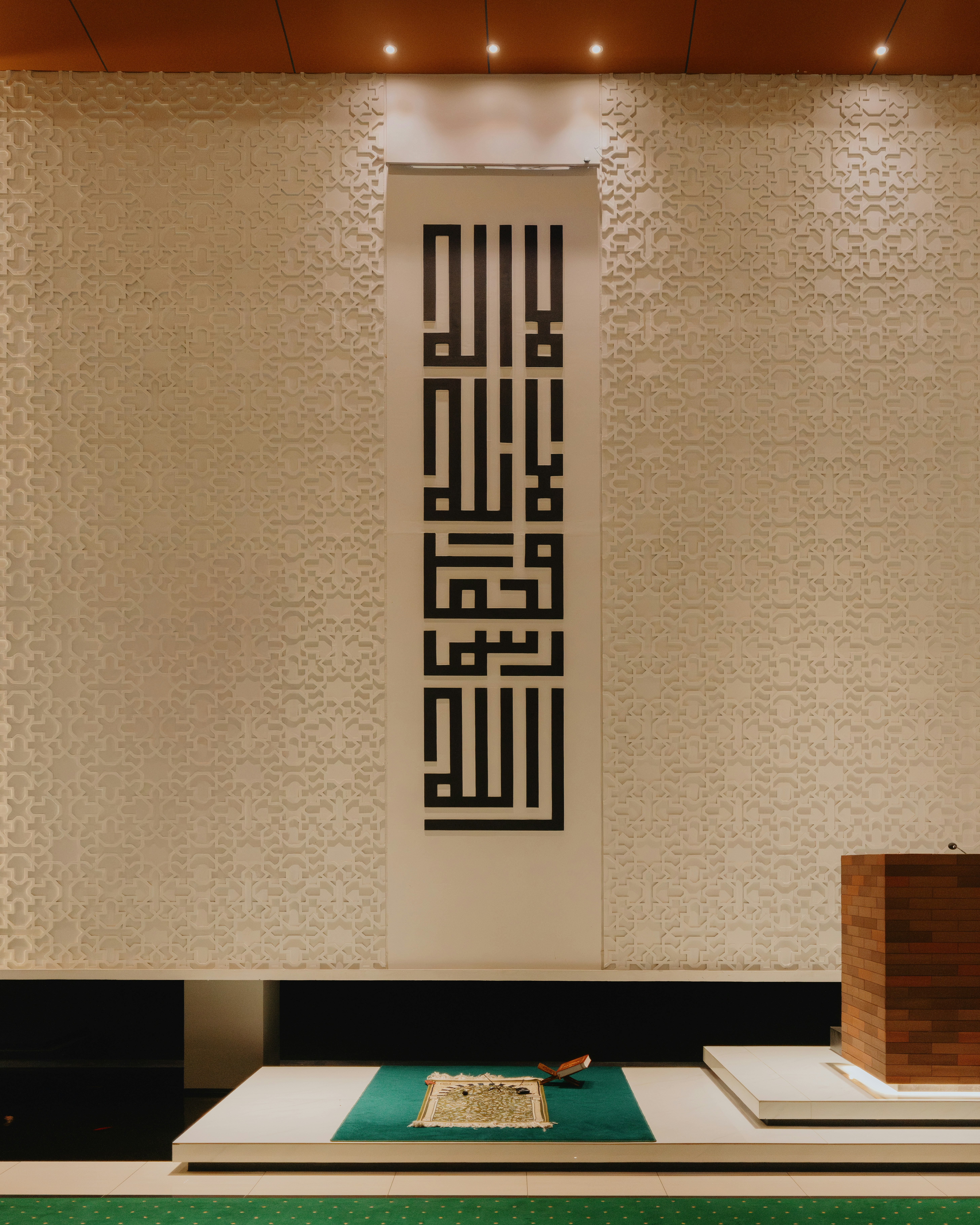 Vertical Calligraphy Panel Centered in a Minimal Museum Wall