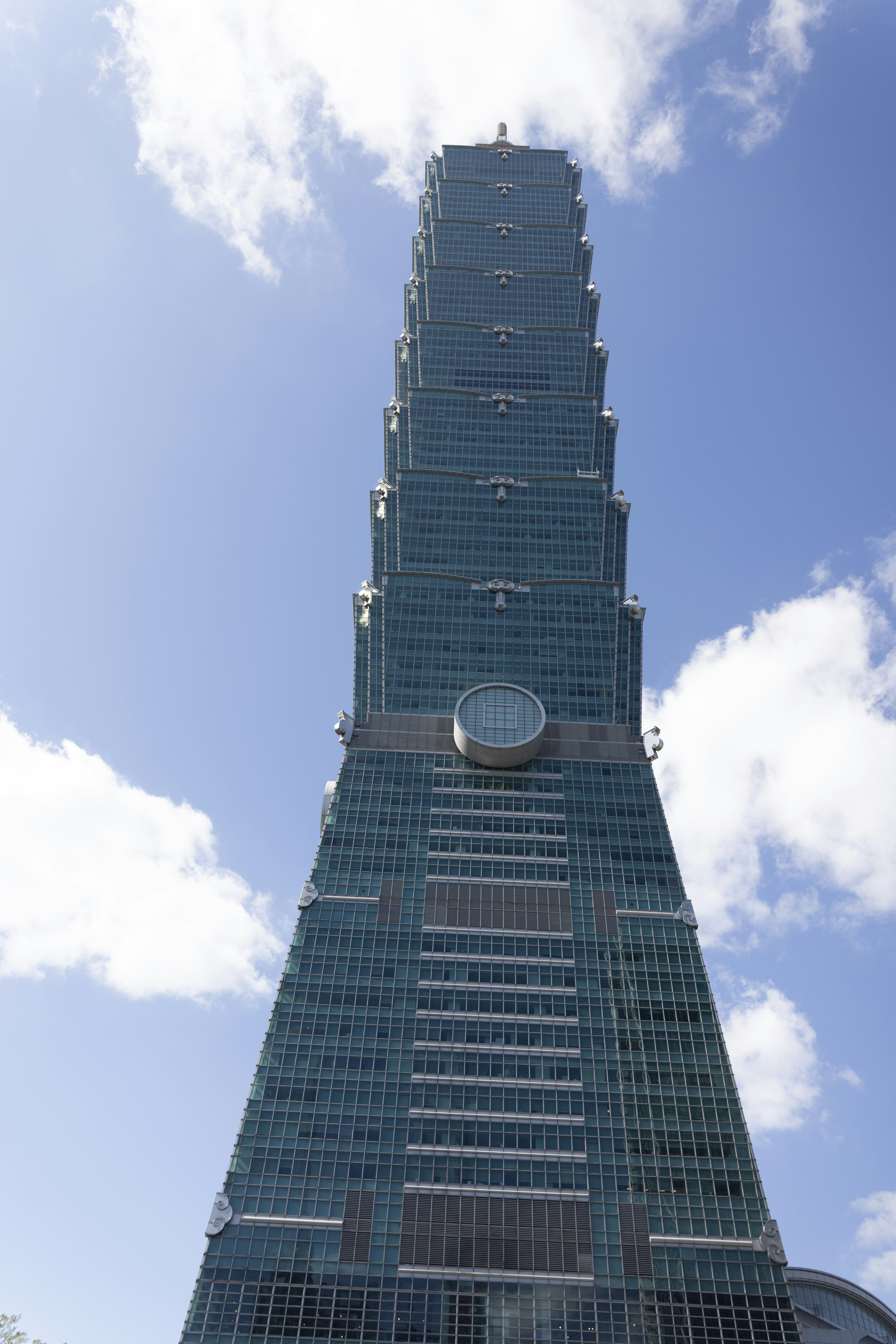 Taipei 101 skyscraper against a blue sky photo – Free Clouds Image on ...