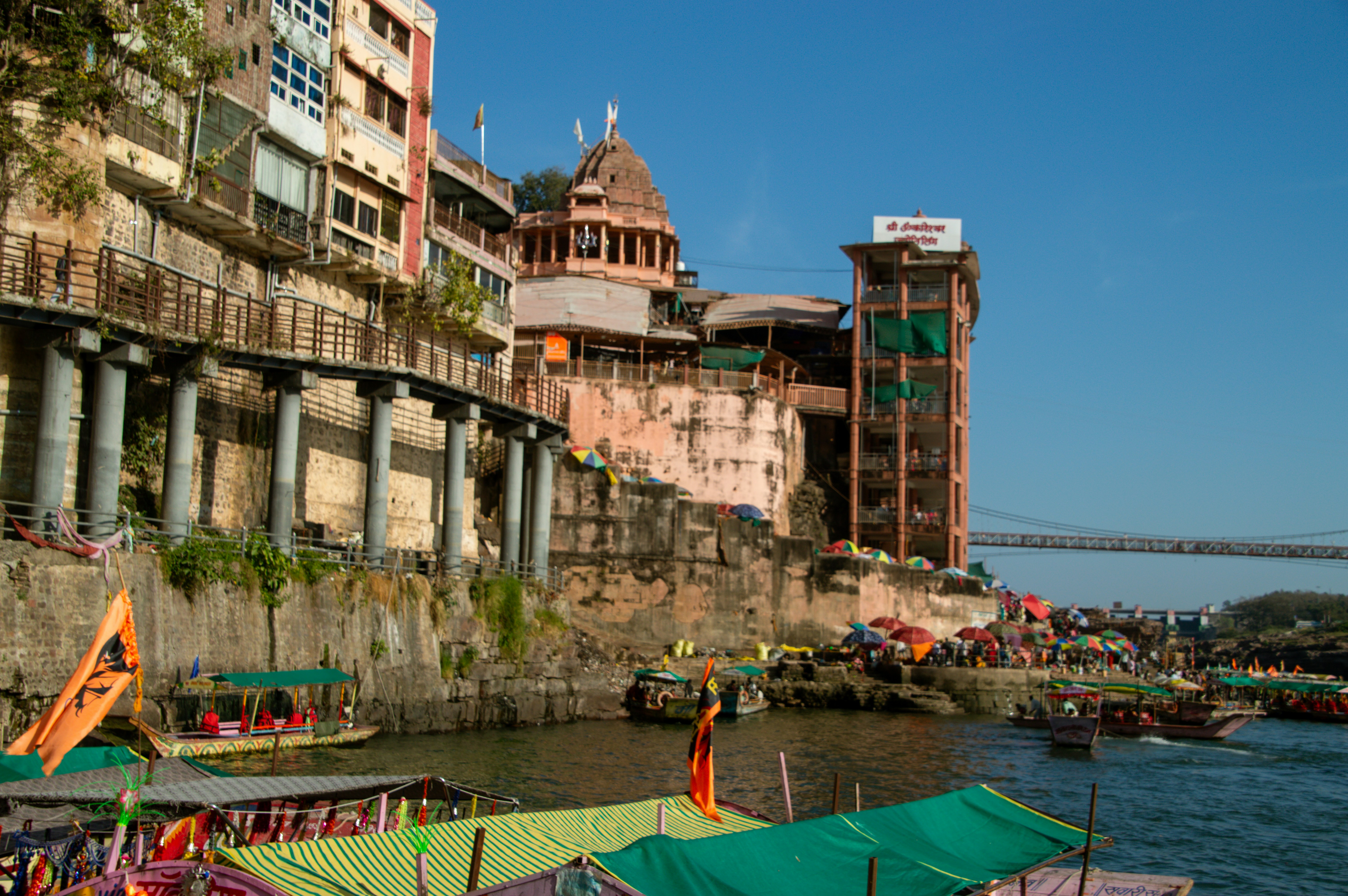 Riverside Bazaar Meets Historic Fort