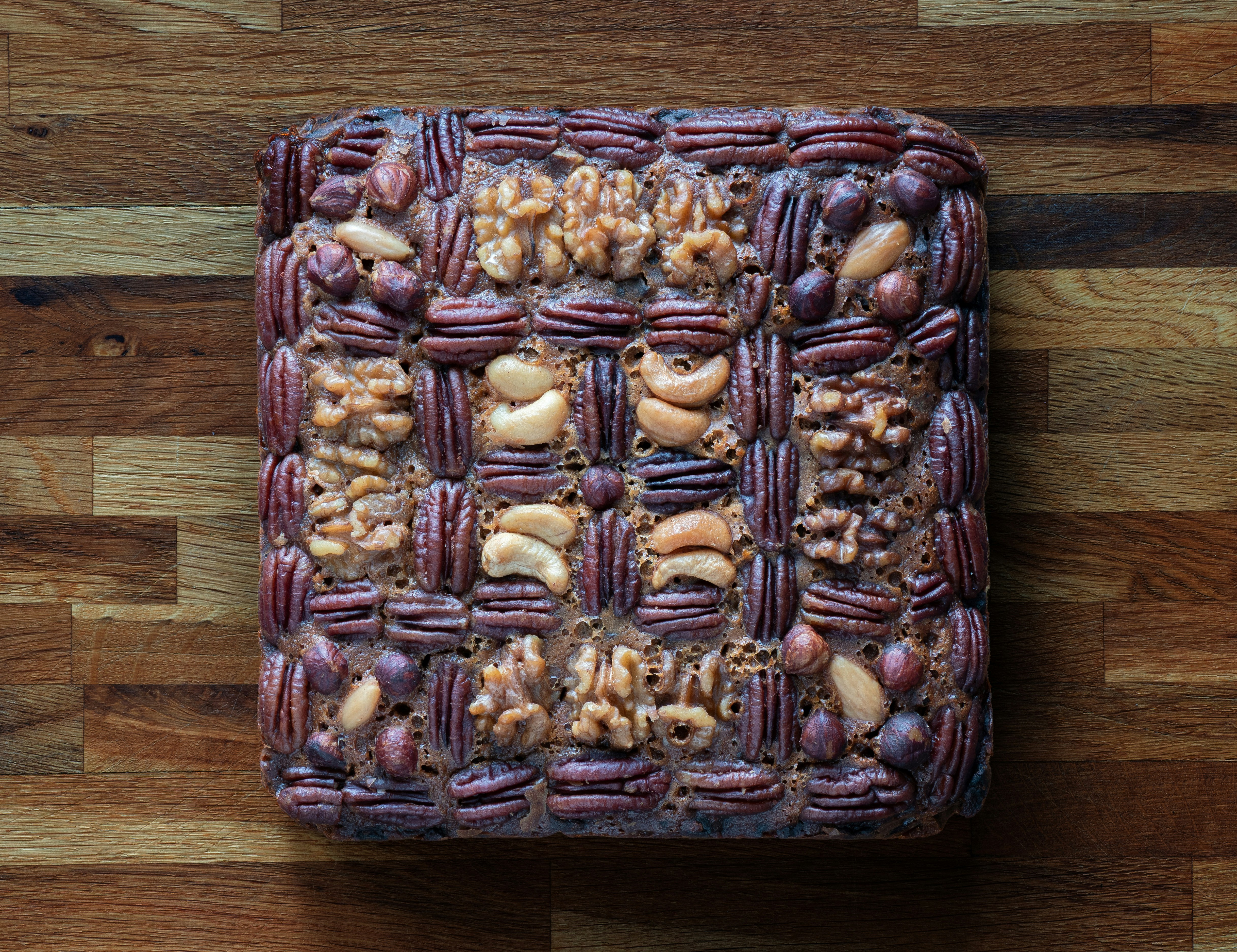 Checkerboard Cocoa Prism: A Nut–Pearl Caramel Bar