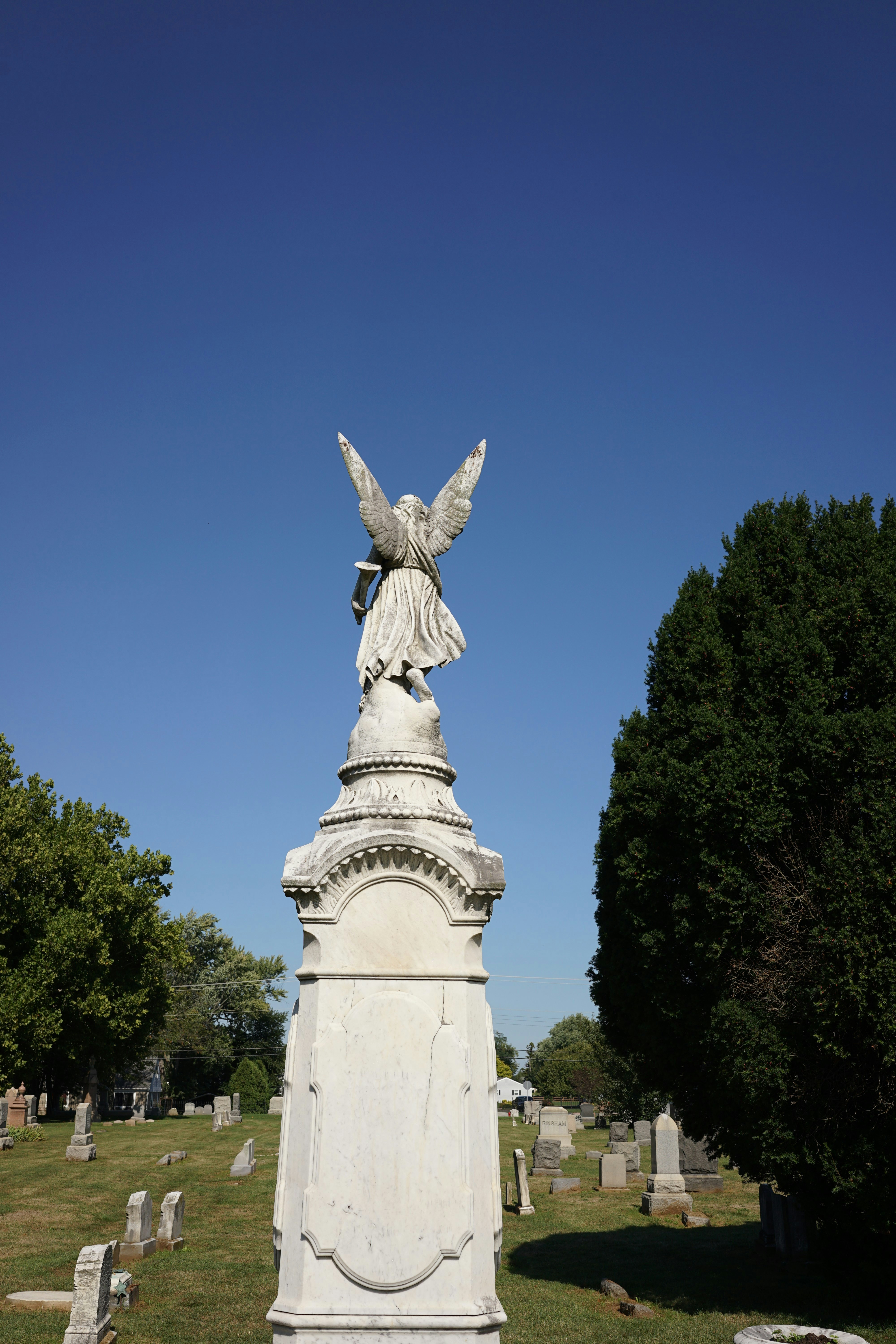 Angel statue in a cemetery on a clear day photo – Free Architecture ...