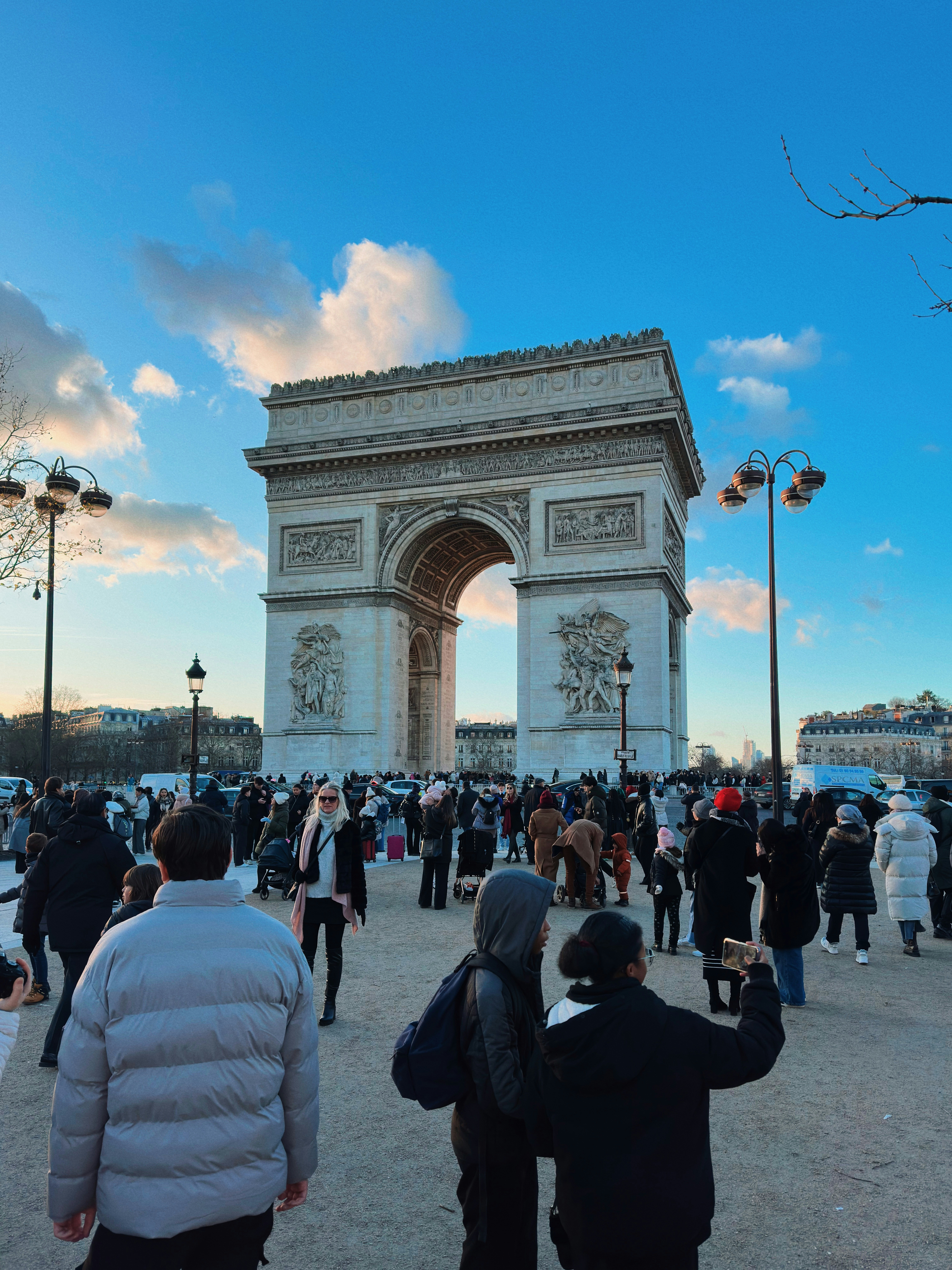 Arc of People: A Sunlit Gathering at the Arc de Triomphe
