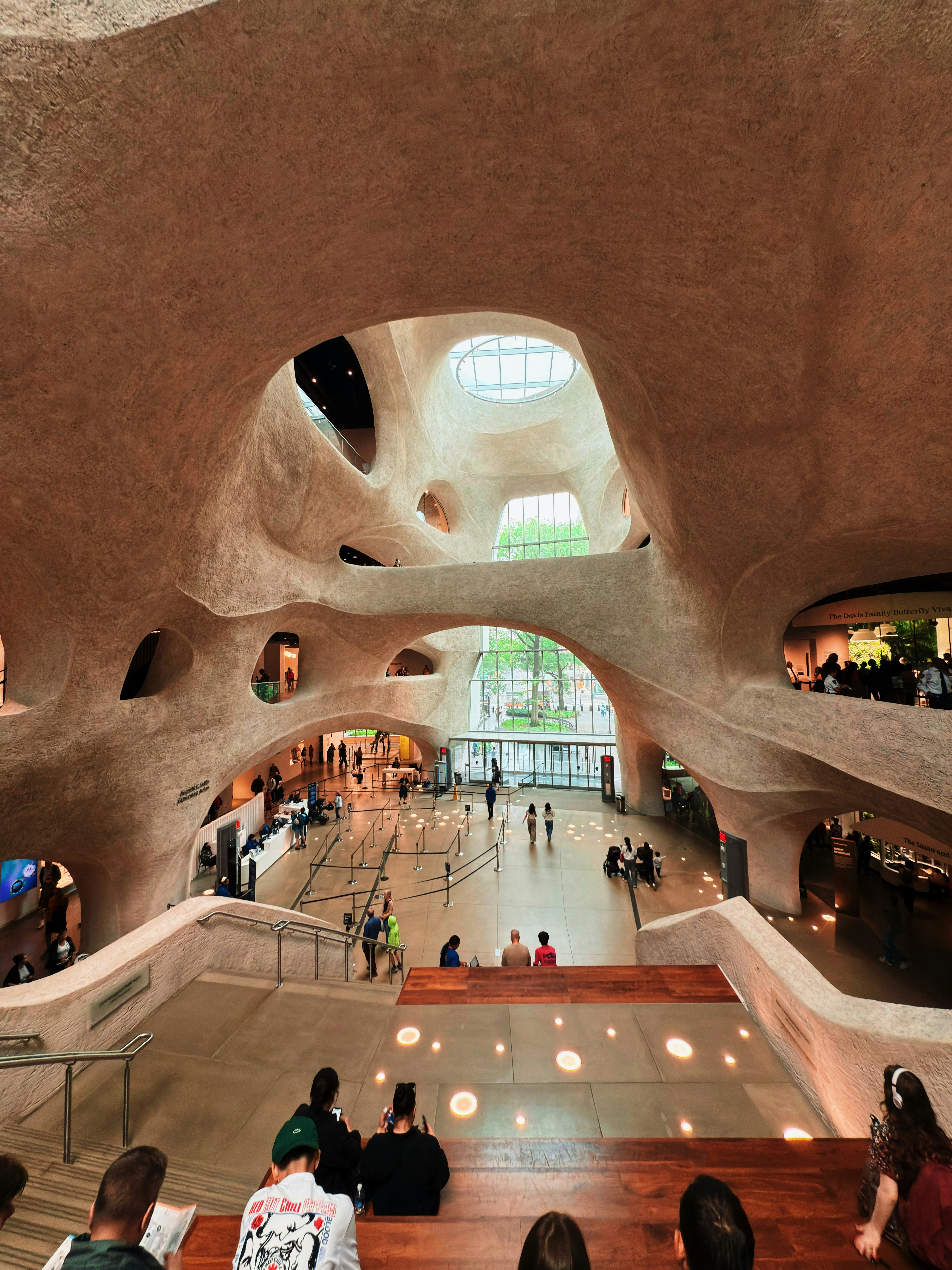 Light-filled Atrium of Le Corbusier: People, Platforms and Ambient Architecture