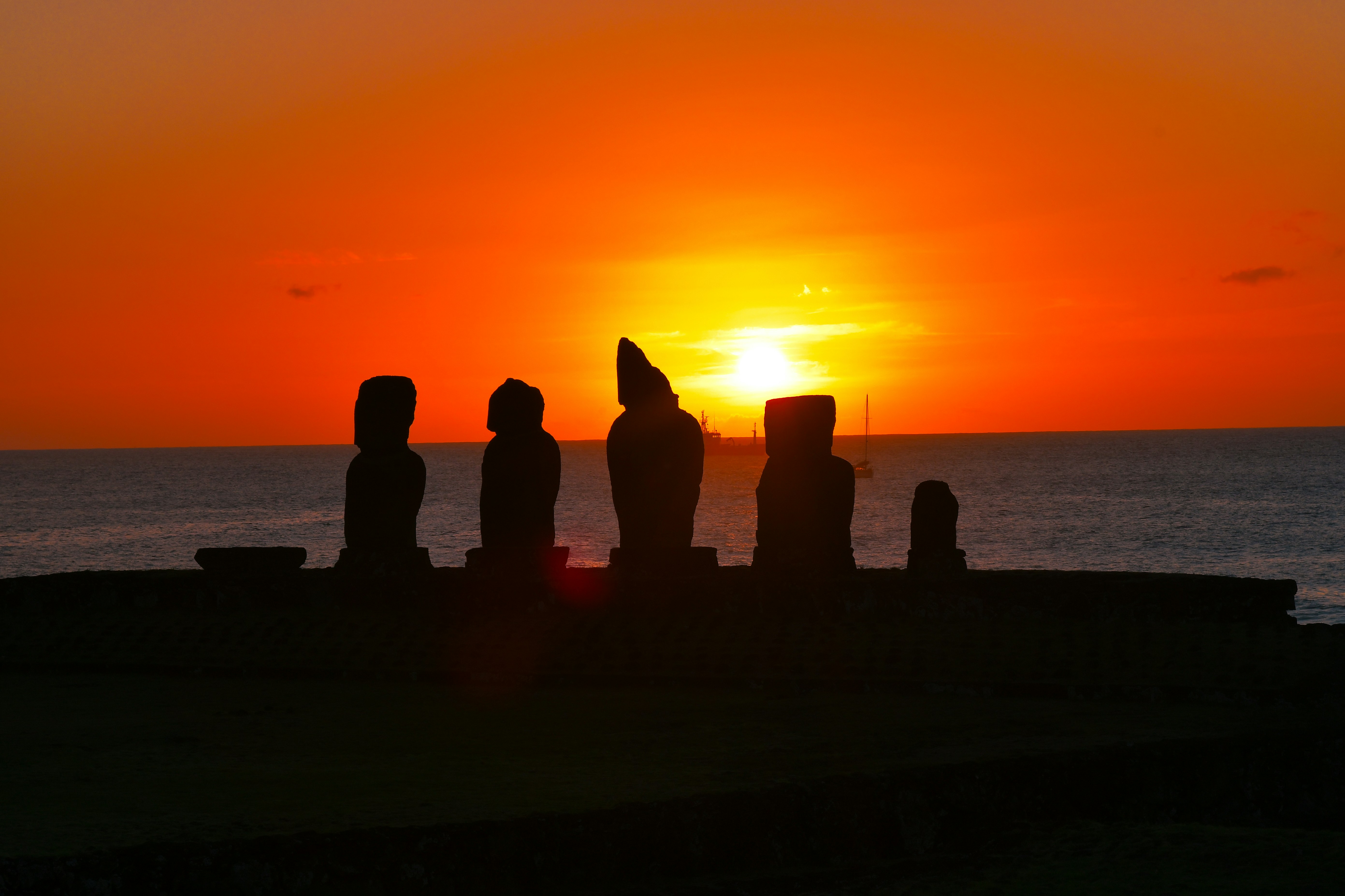 Silhouetted Moai at Sunset: A Quiet Confluence of Sea and Stone