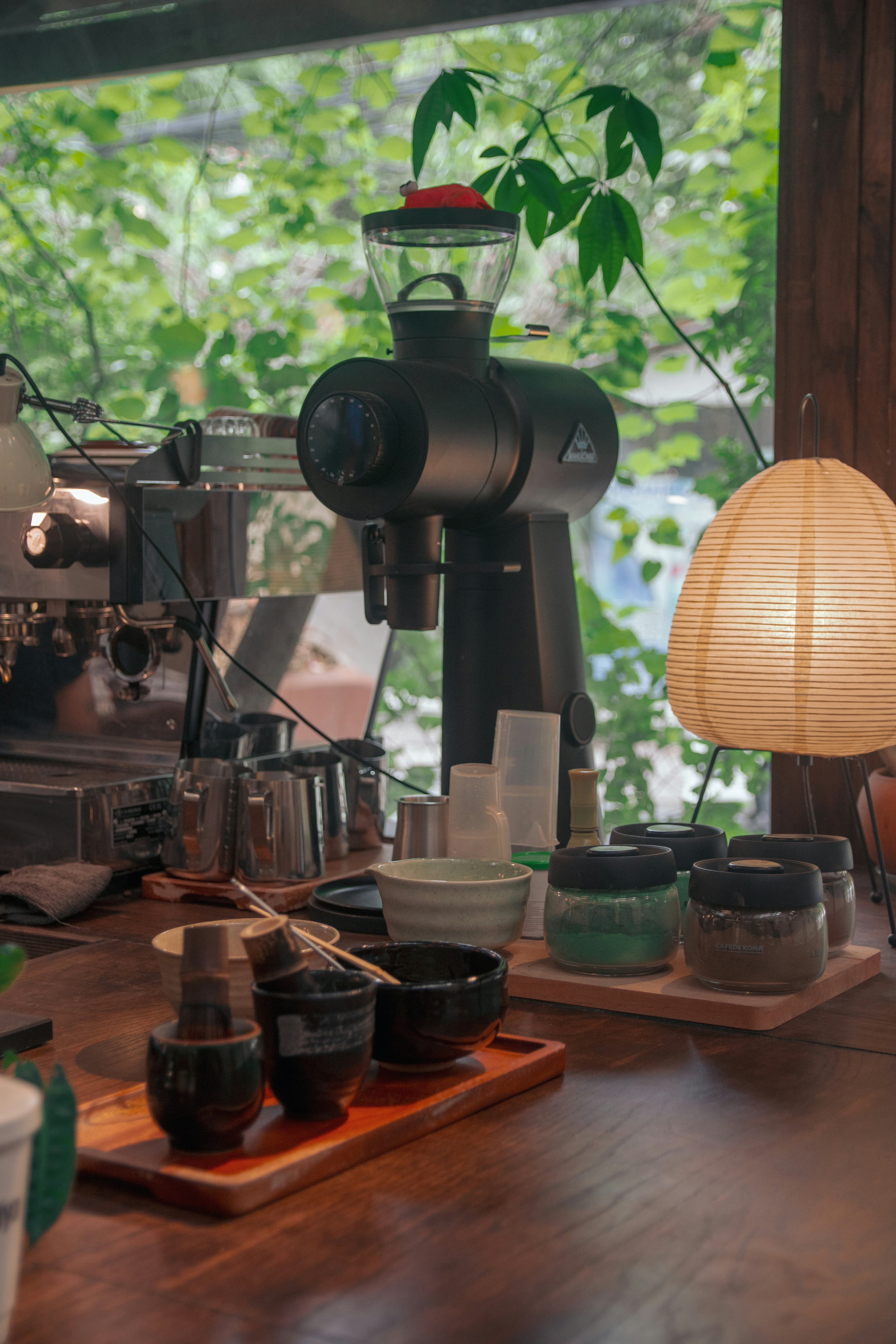 The Coffee Studio: Precision and Warm Light