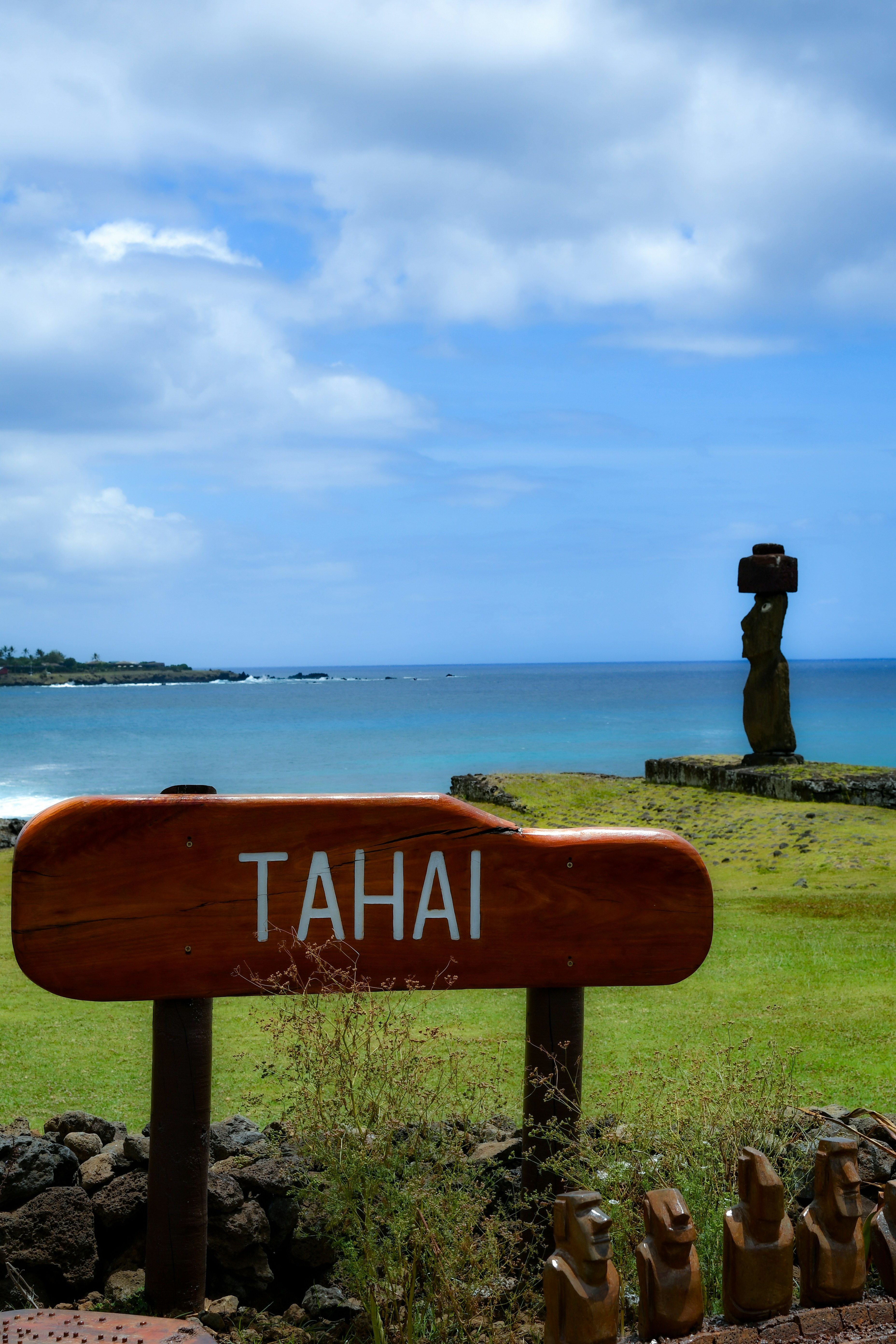 Tahai Beach Sign Against Ocean Horizon