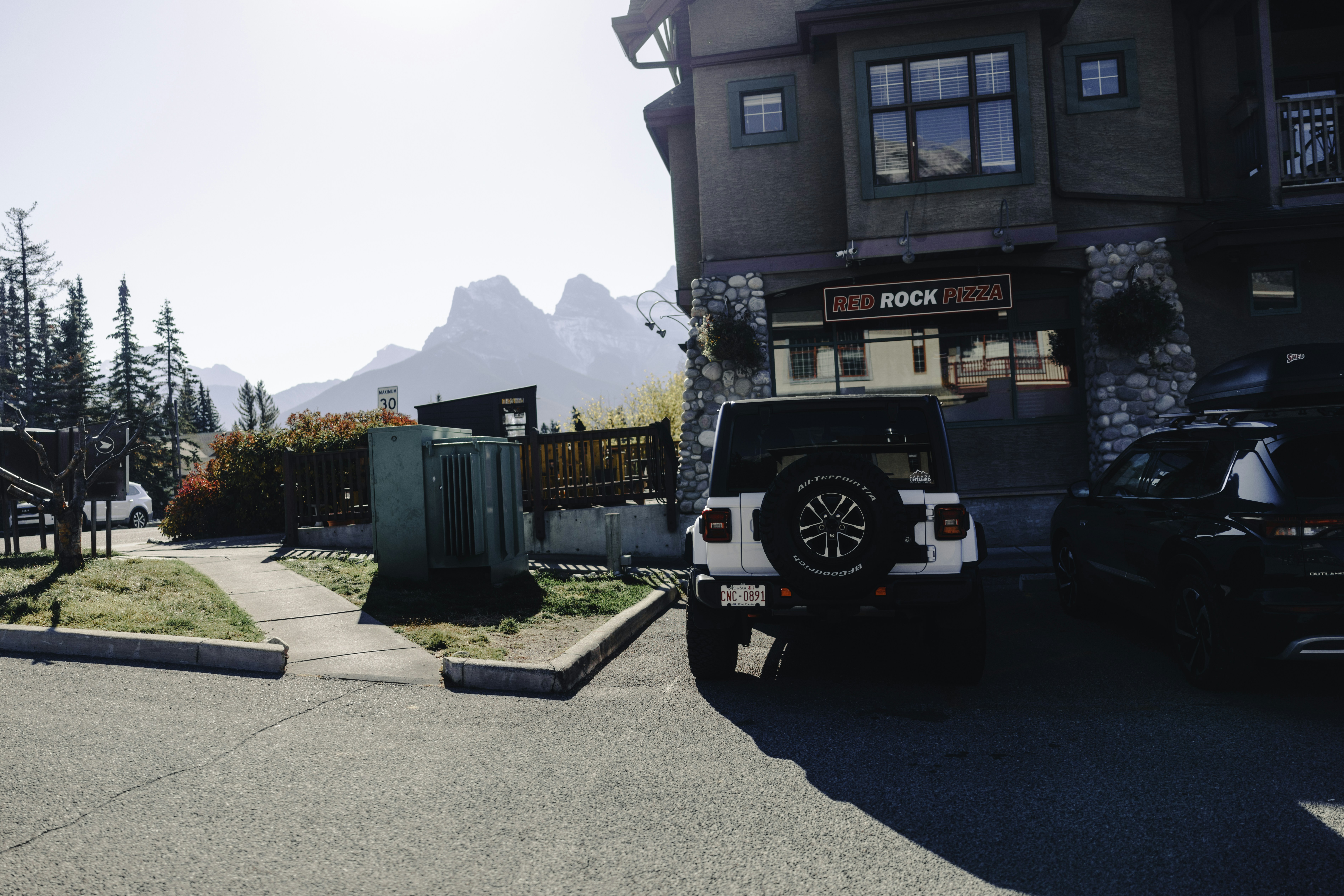 Mountain Lodge Parking: Jeep at the Foot of the Peaks