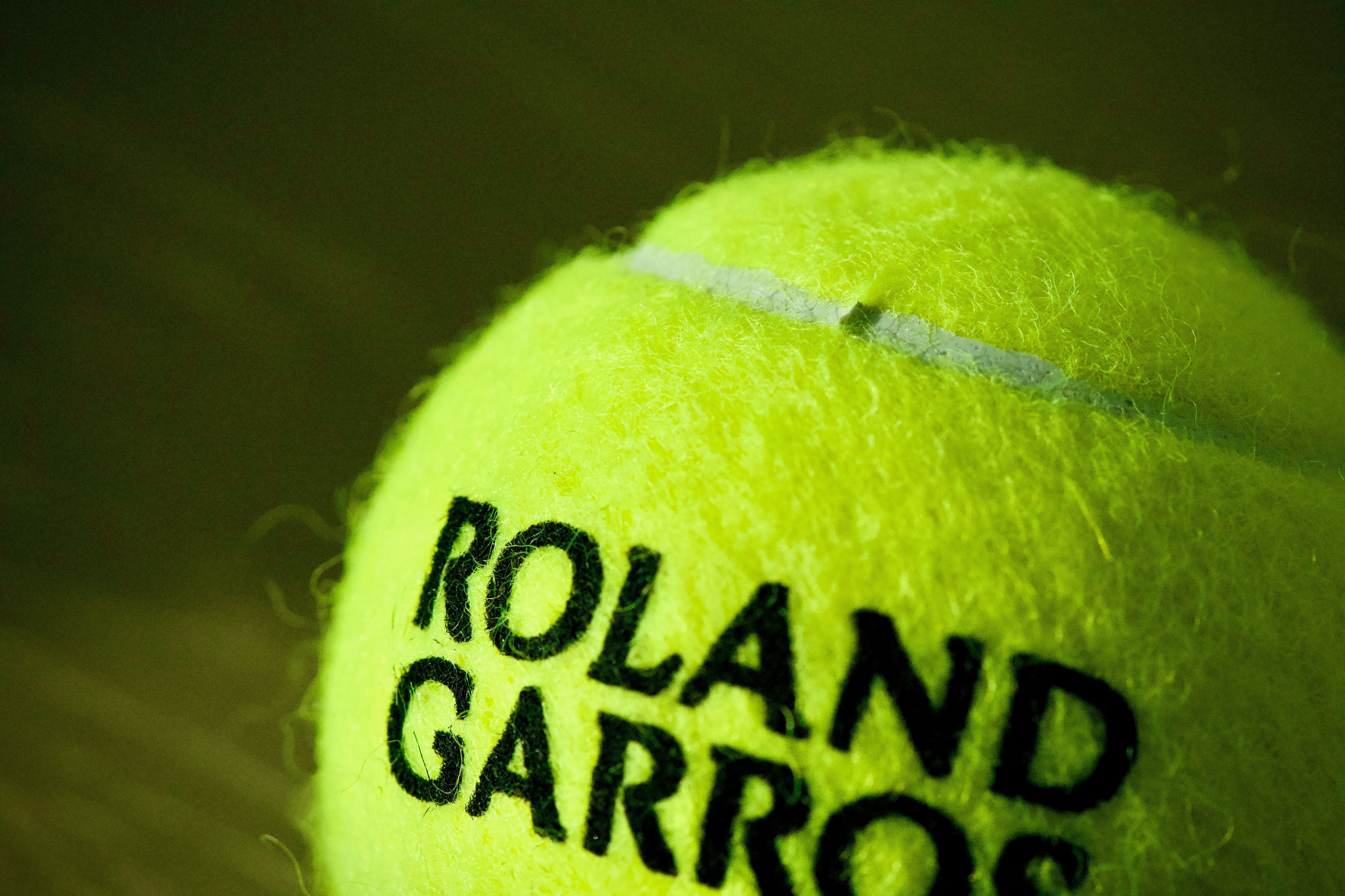 Roland Garros Ball in Focus: Close-Up on the Tennis Te logo