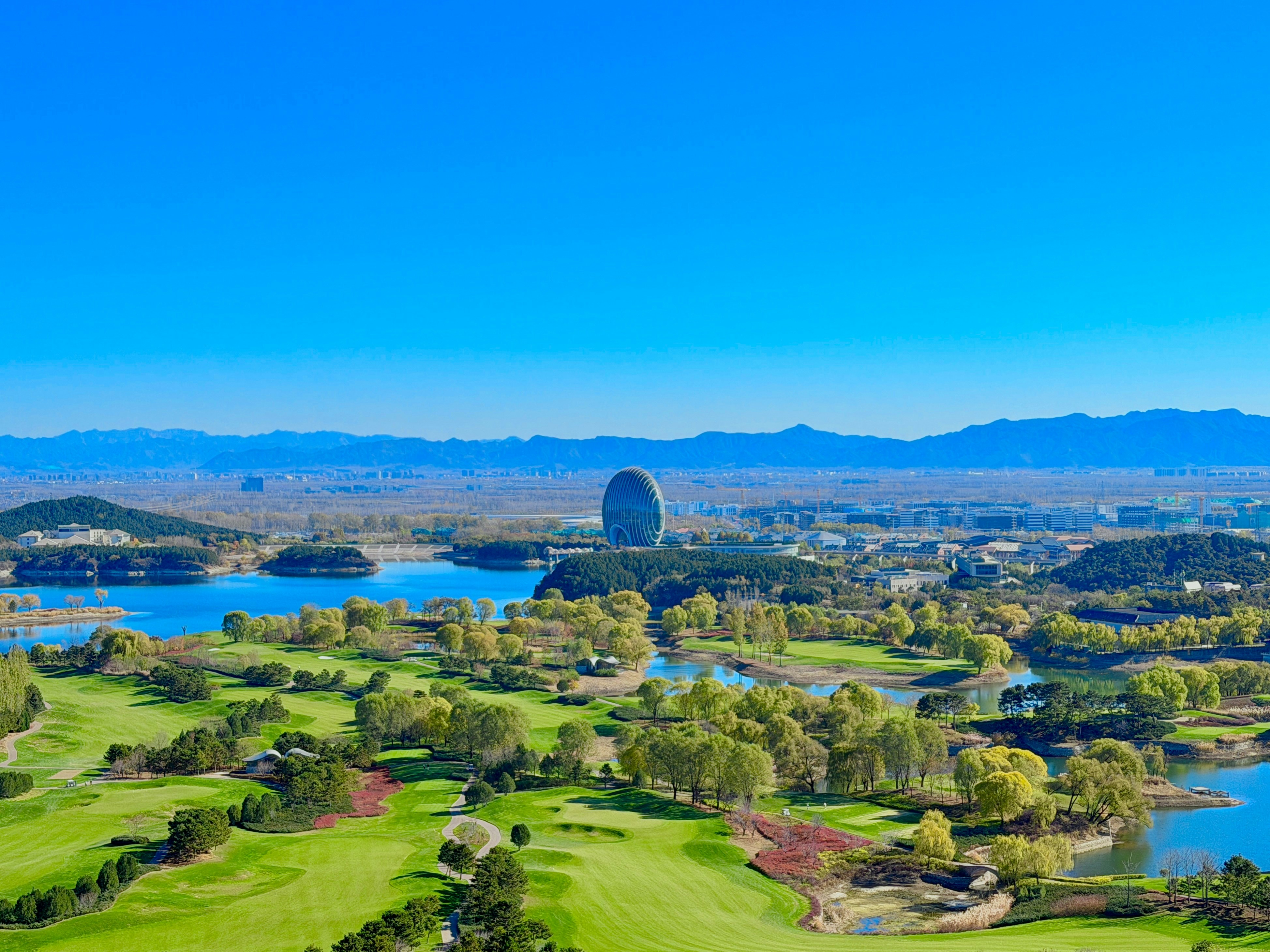 Golf Course Oasis Under a Cerulean Sky
