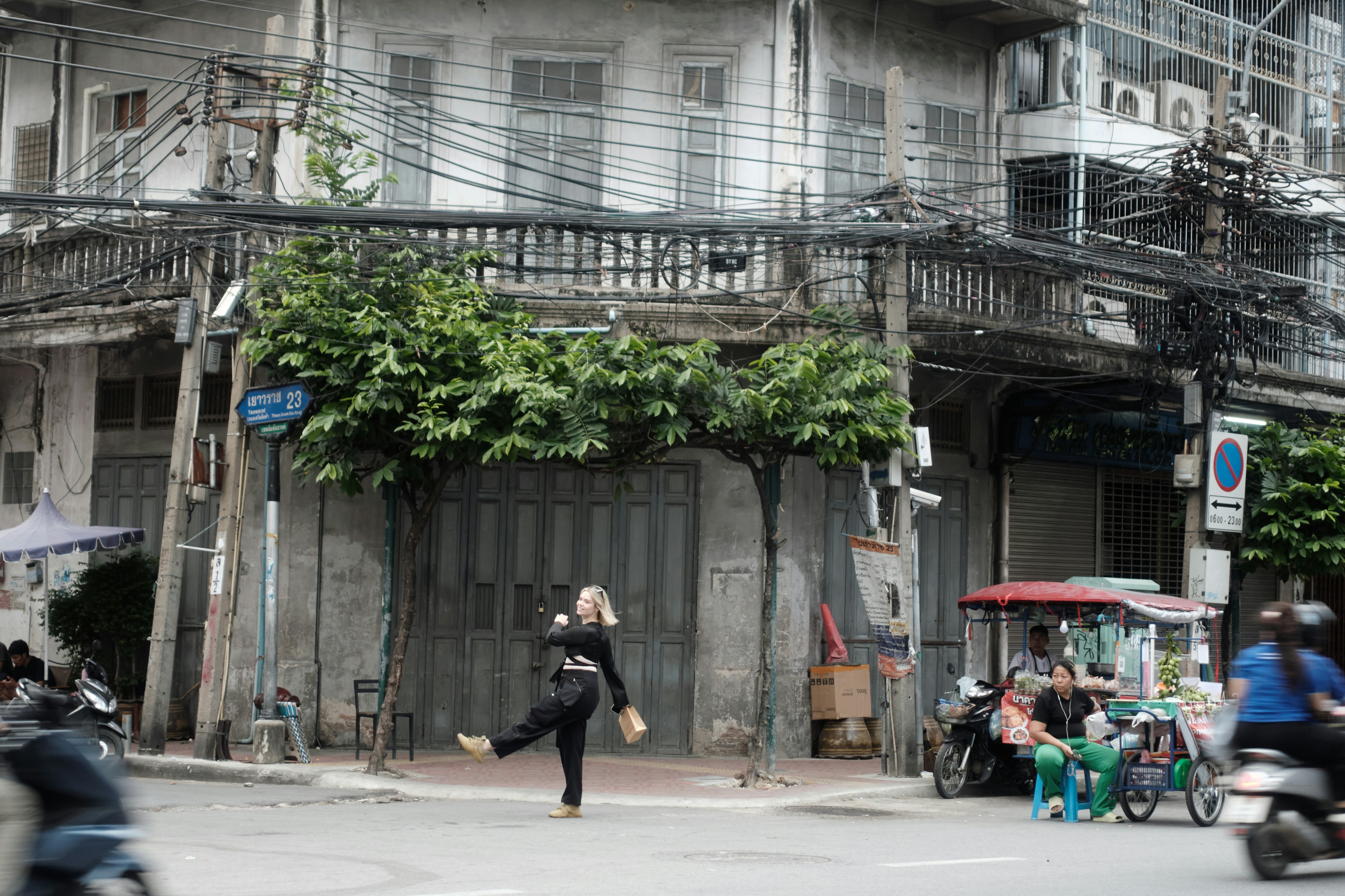 Midday Stroll: A Busy Hanoi Street with a Barefoot Dancer