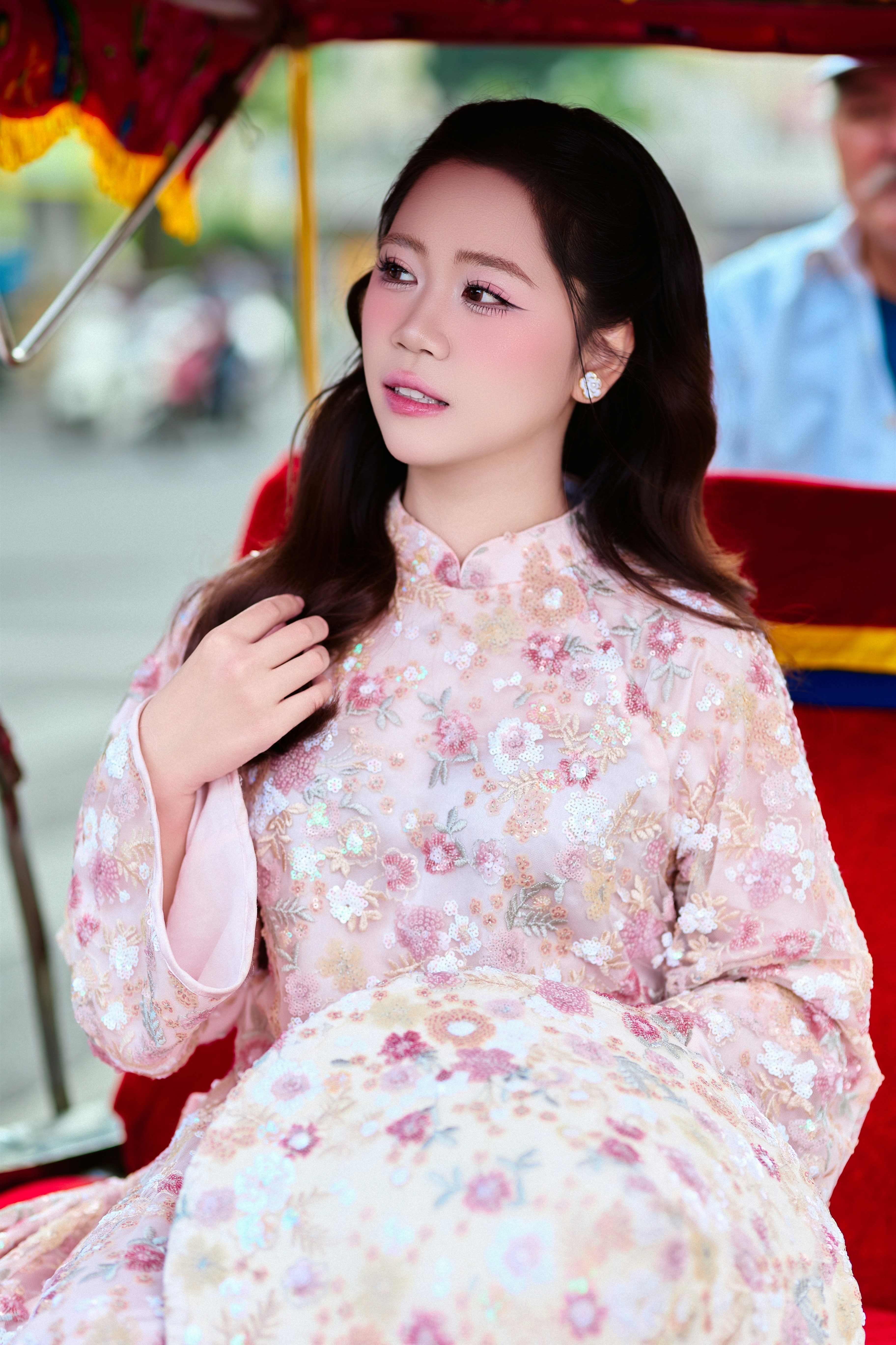 Soft Glow in Silk: Portrait on a Calm Tuk-Tuk Ride