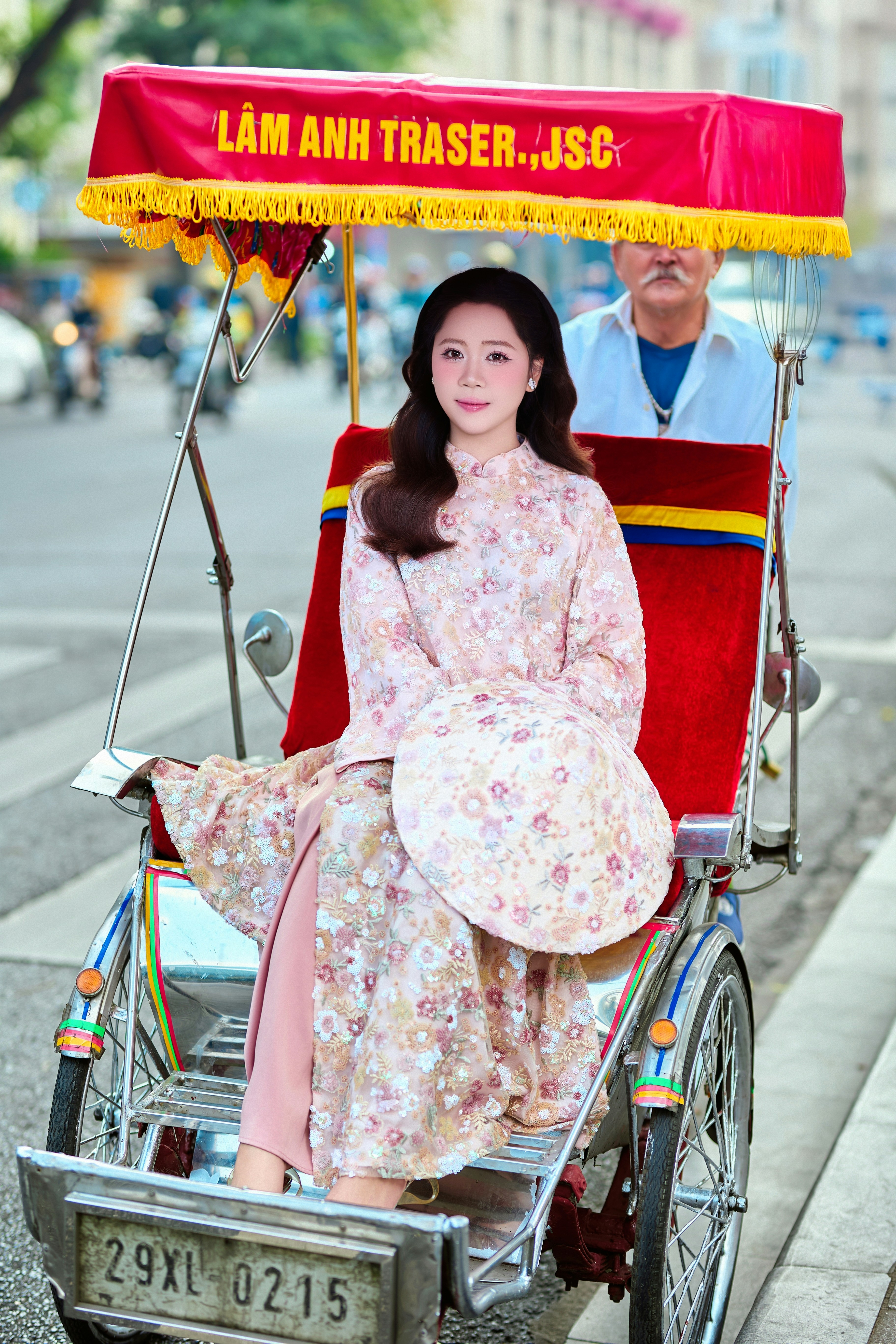Elegance in the City: The Tricycle Portrait
