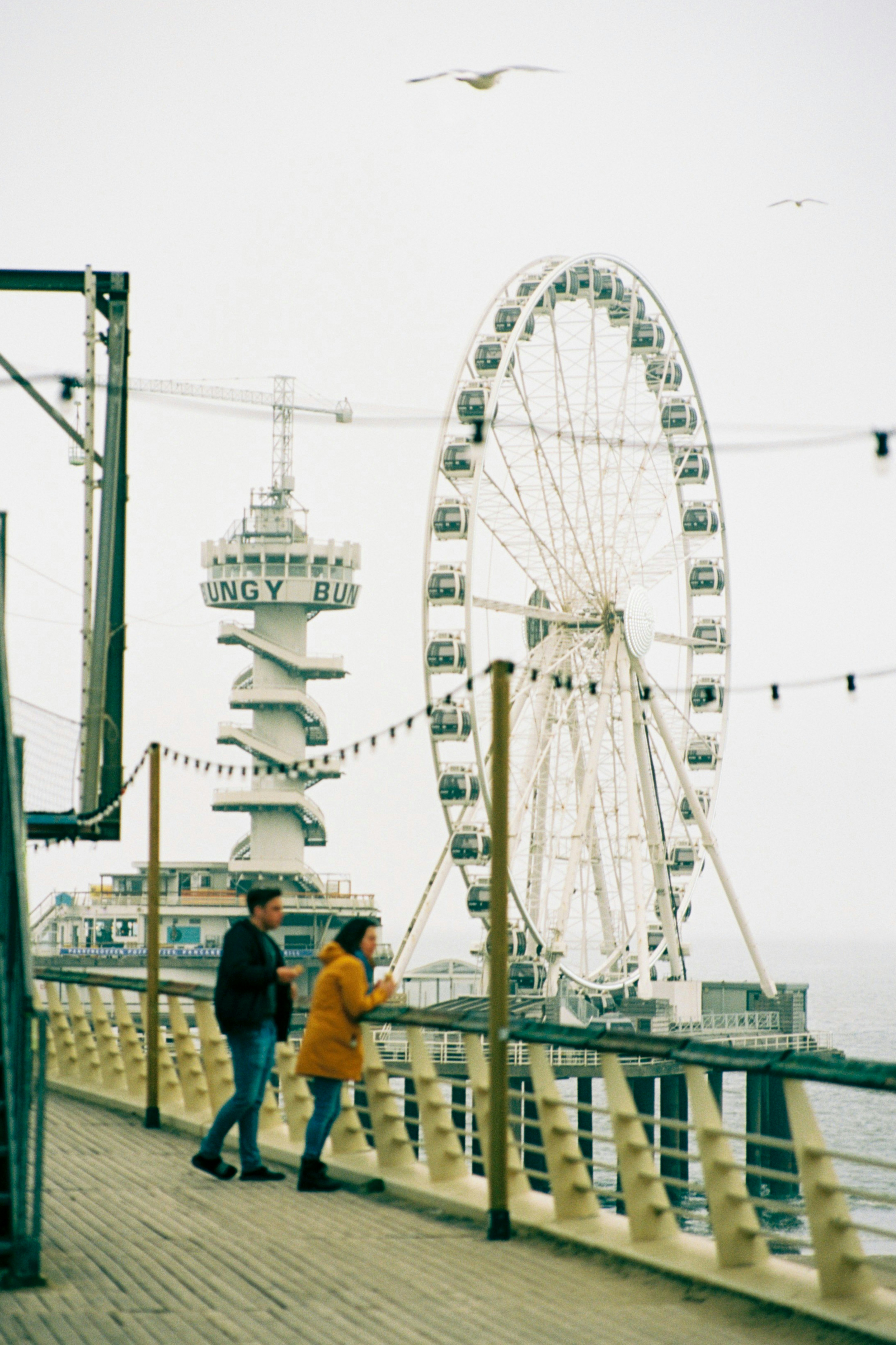 People looking over the beach in cloudy weather, Canon T70, Ektar 100