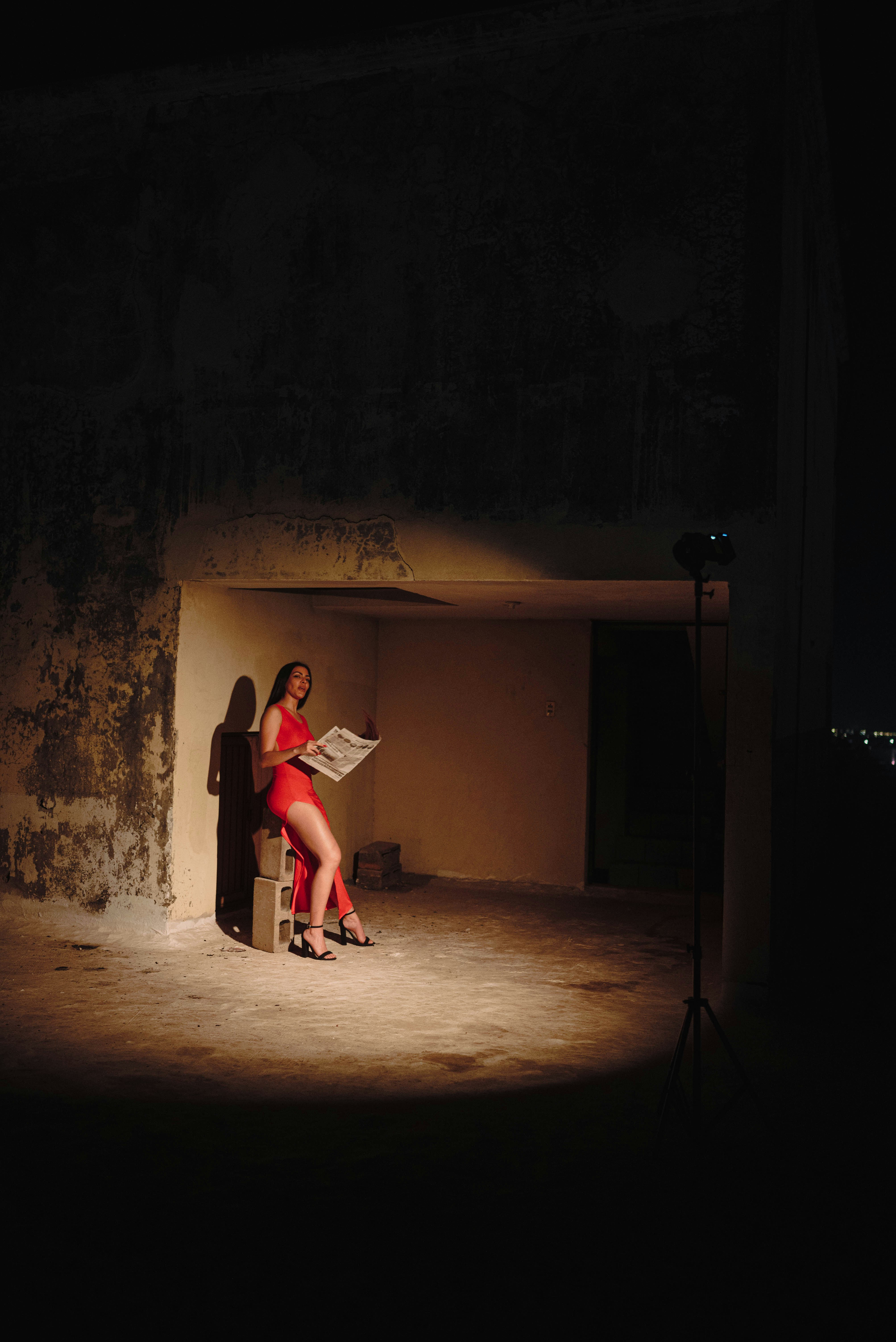 Spotlight in the Ruined Hall: A Red-clad Model Reads the Room