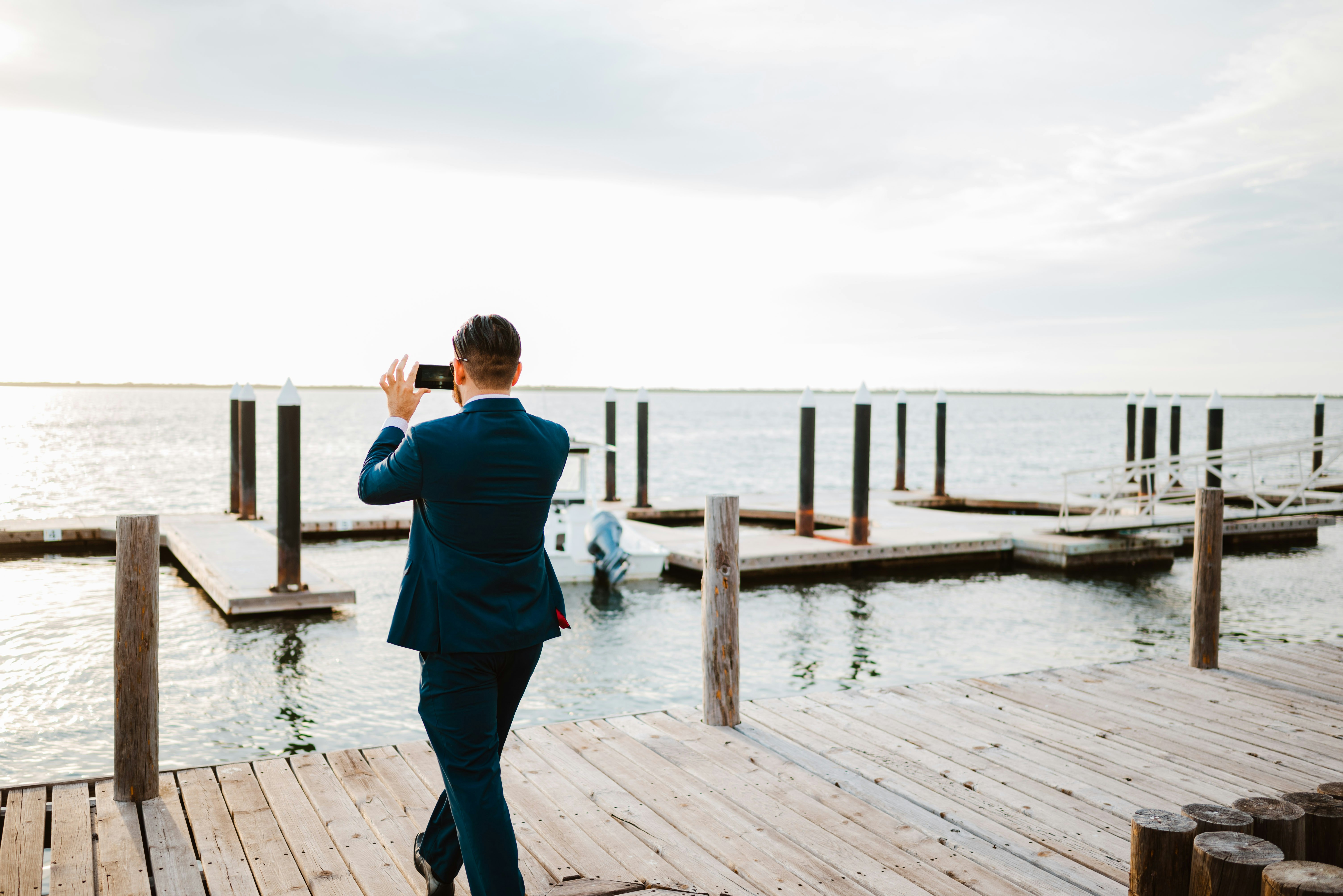 A Cropped Moment: Street-style Photographer Captures the Harbor