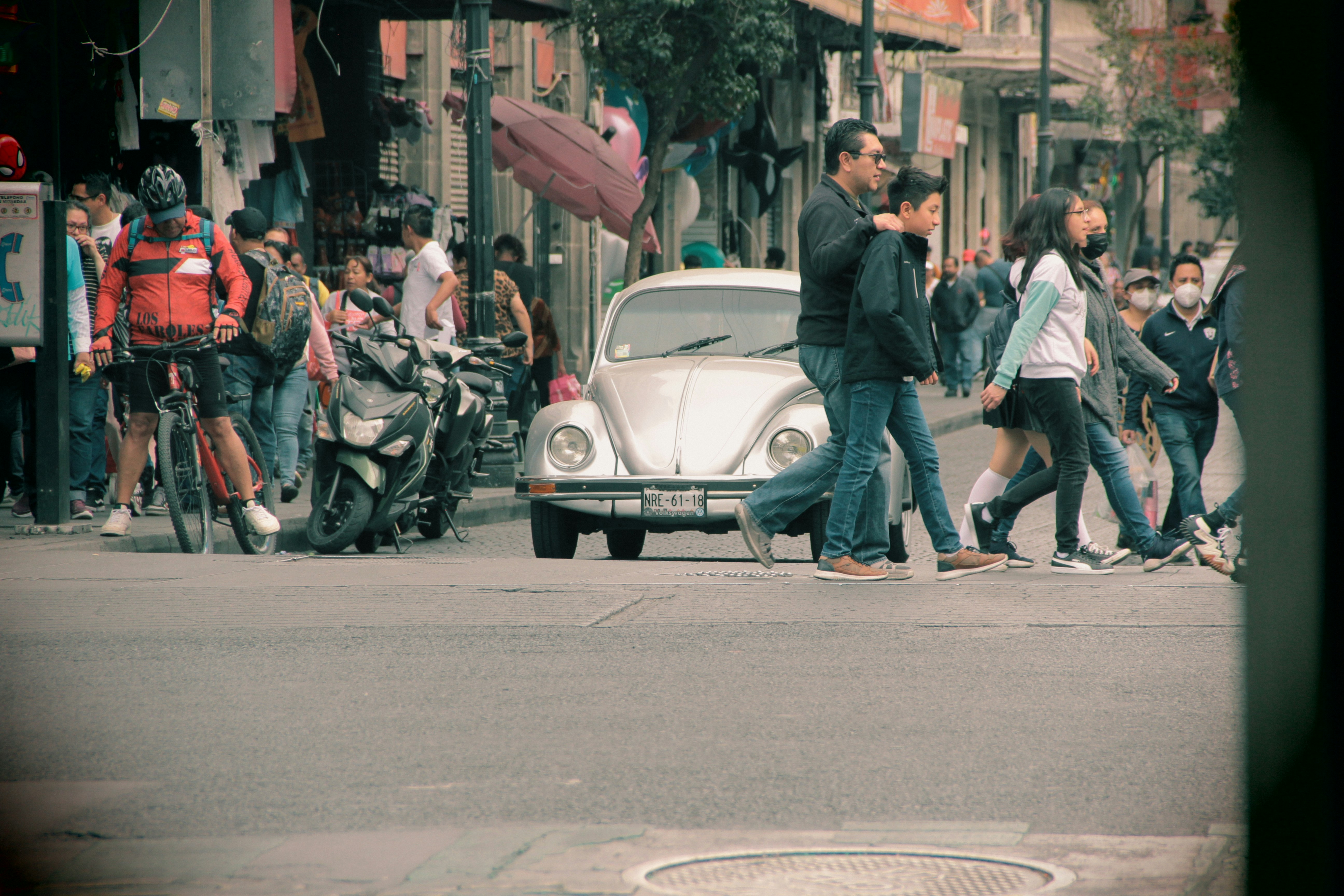 Midtown Crossing: A Classic Car and Pedestrian Pulse
