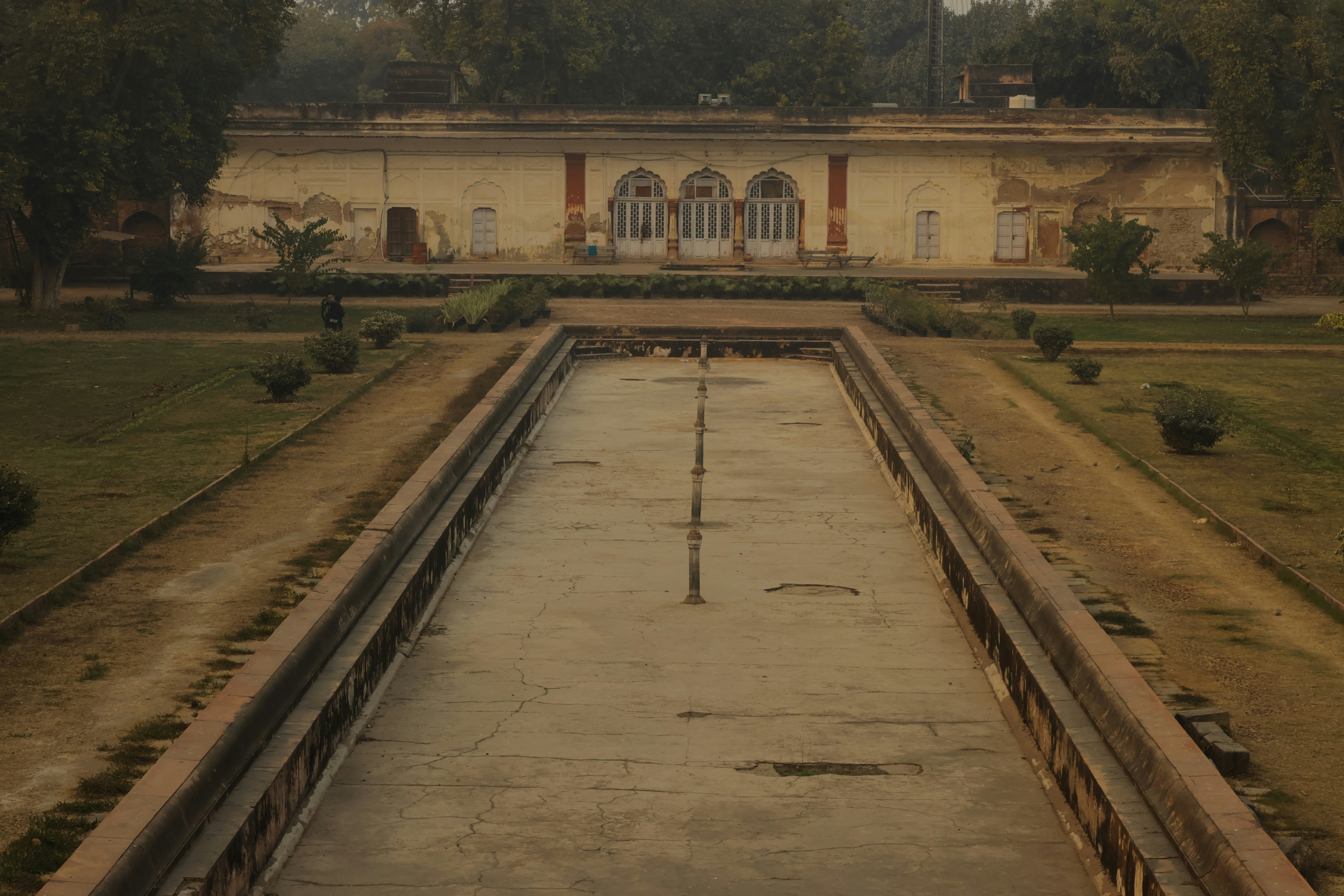 a symmetric view of a moti mehal on the side of safdarjung tomb in central delhi