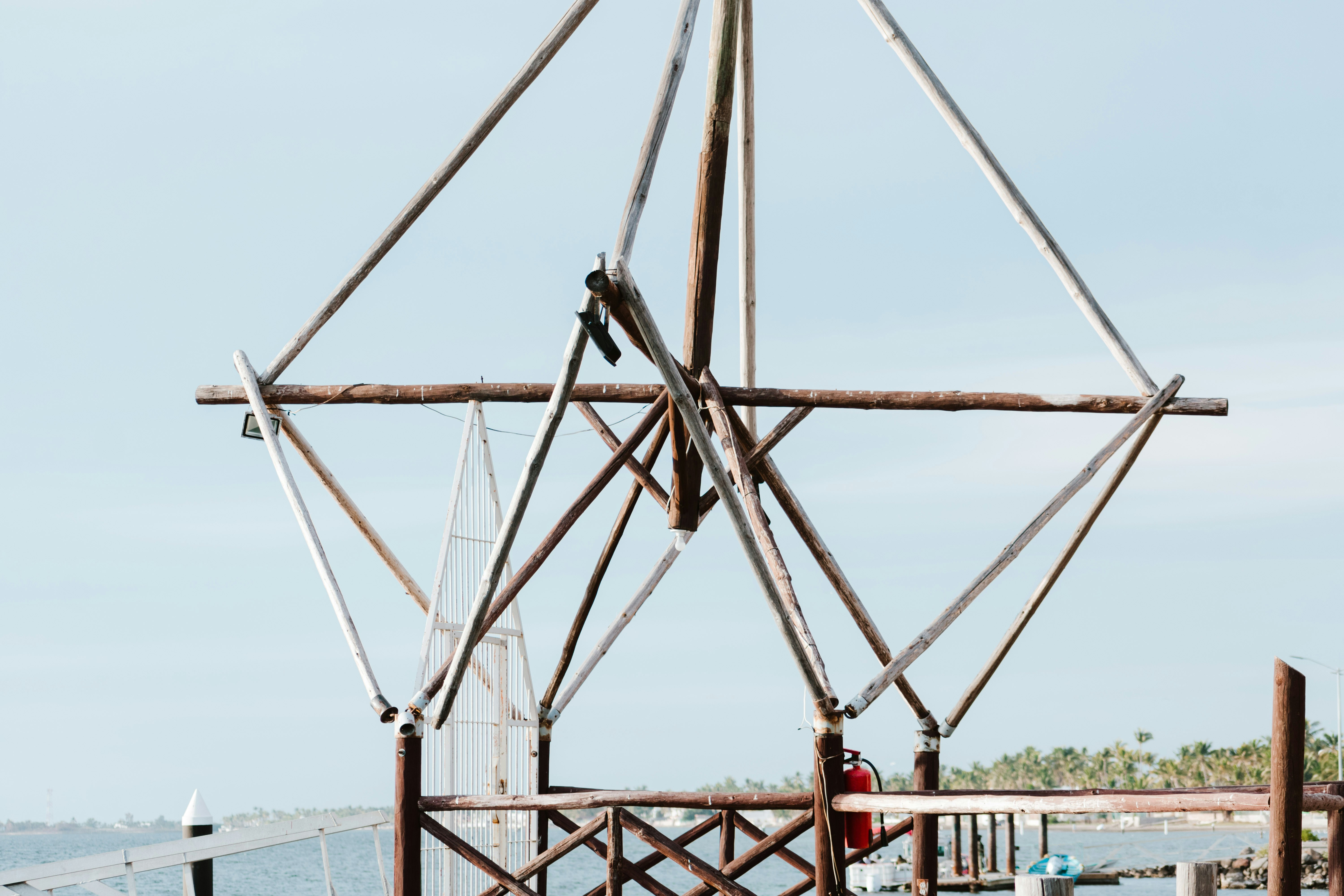 Geometric Rigging by the Waterfront