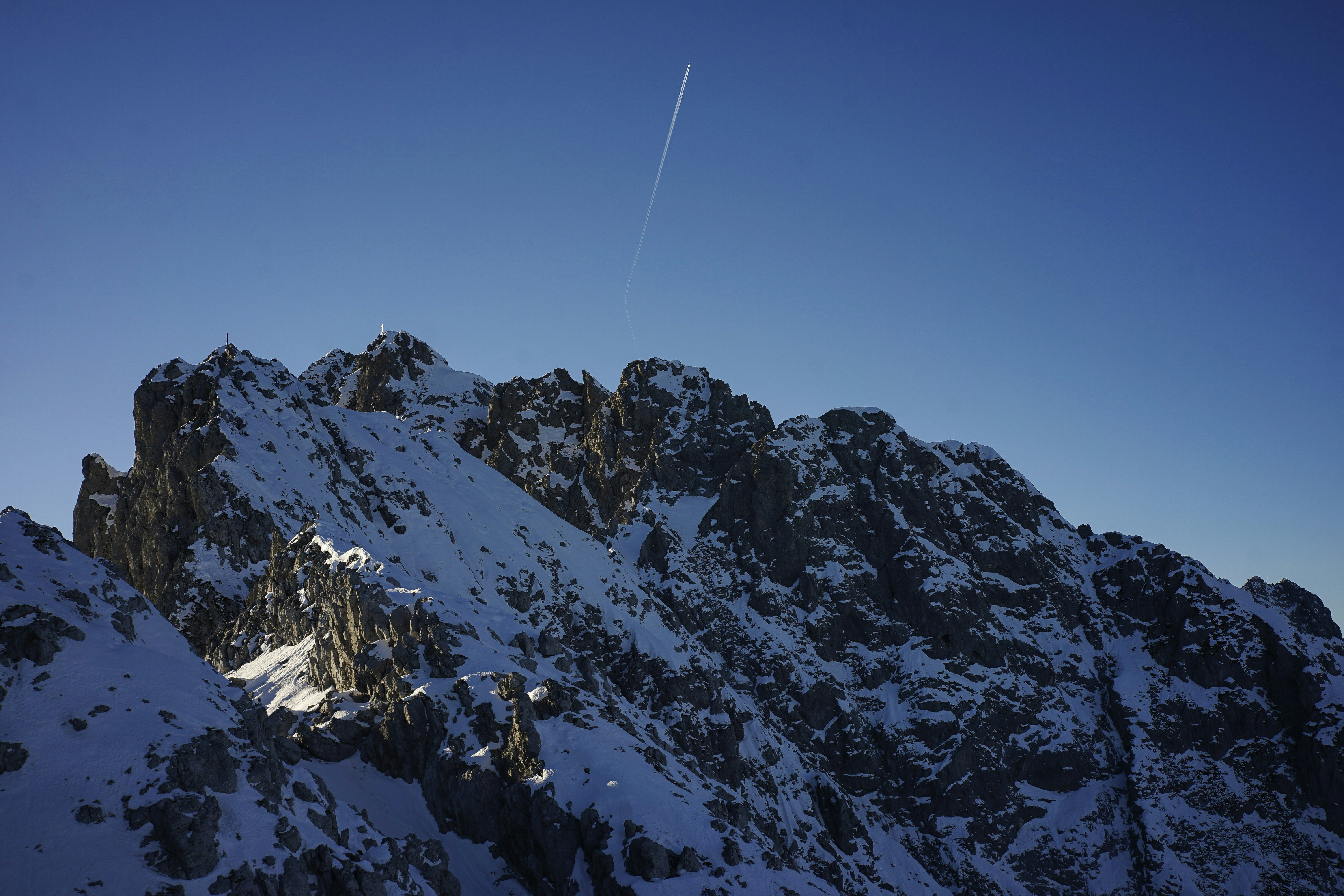 Crest of Silence: A Snowbound Ridge Under a Clear Sky