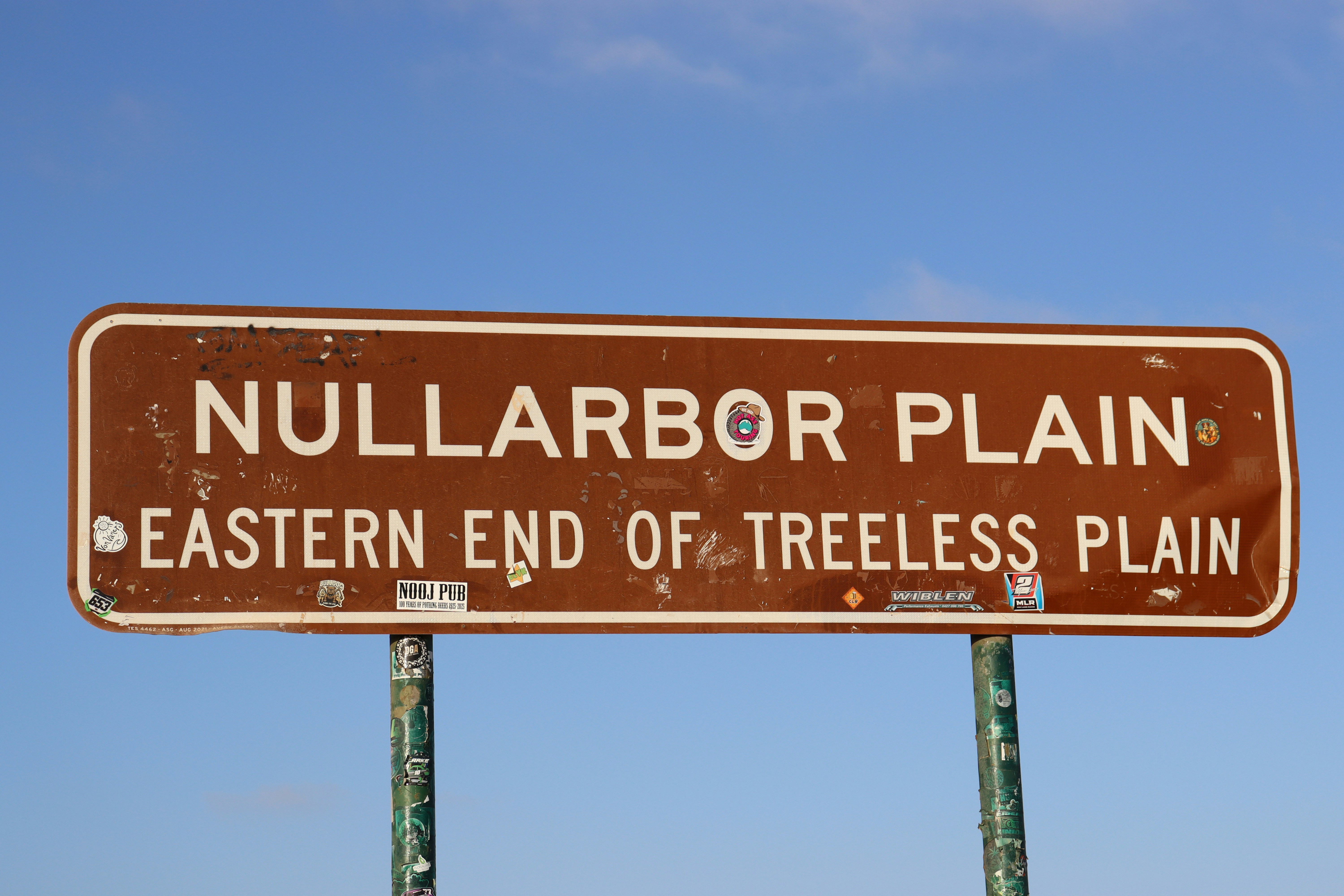 Signpost to Nullarbor: Eastern Edge of Treeless Plain