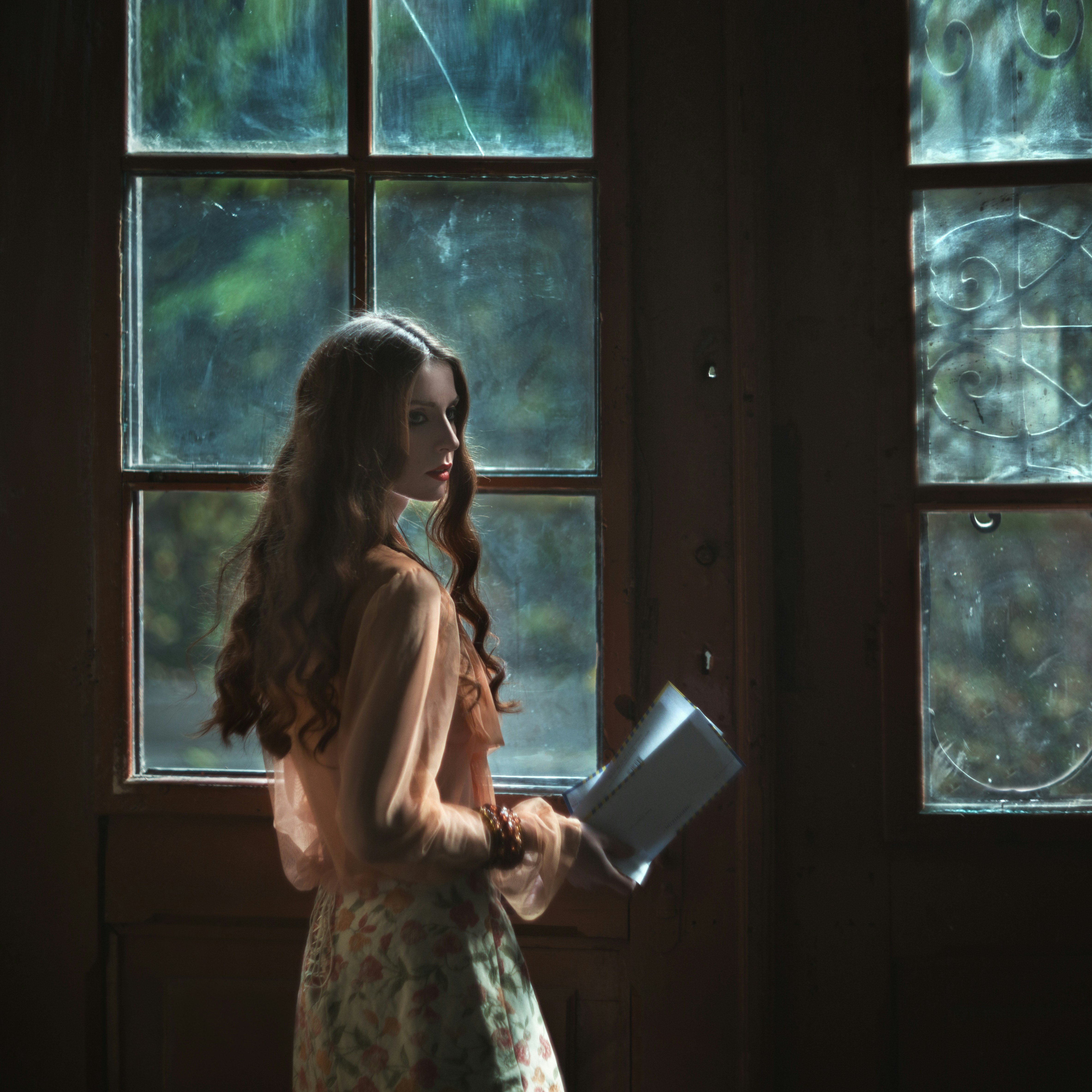 Windowlight Muse: A Quiet Study in Amber Portraiture