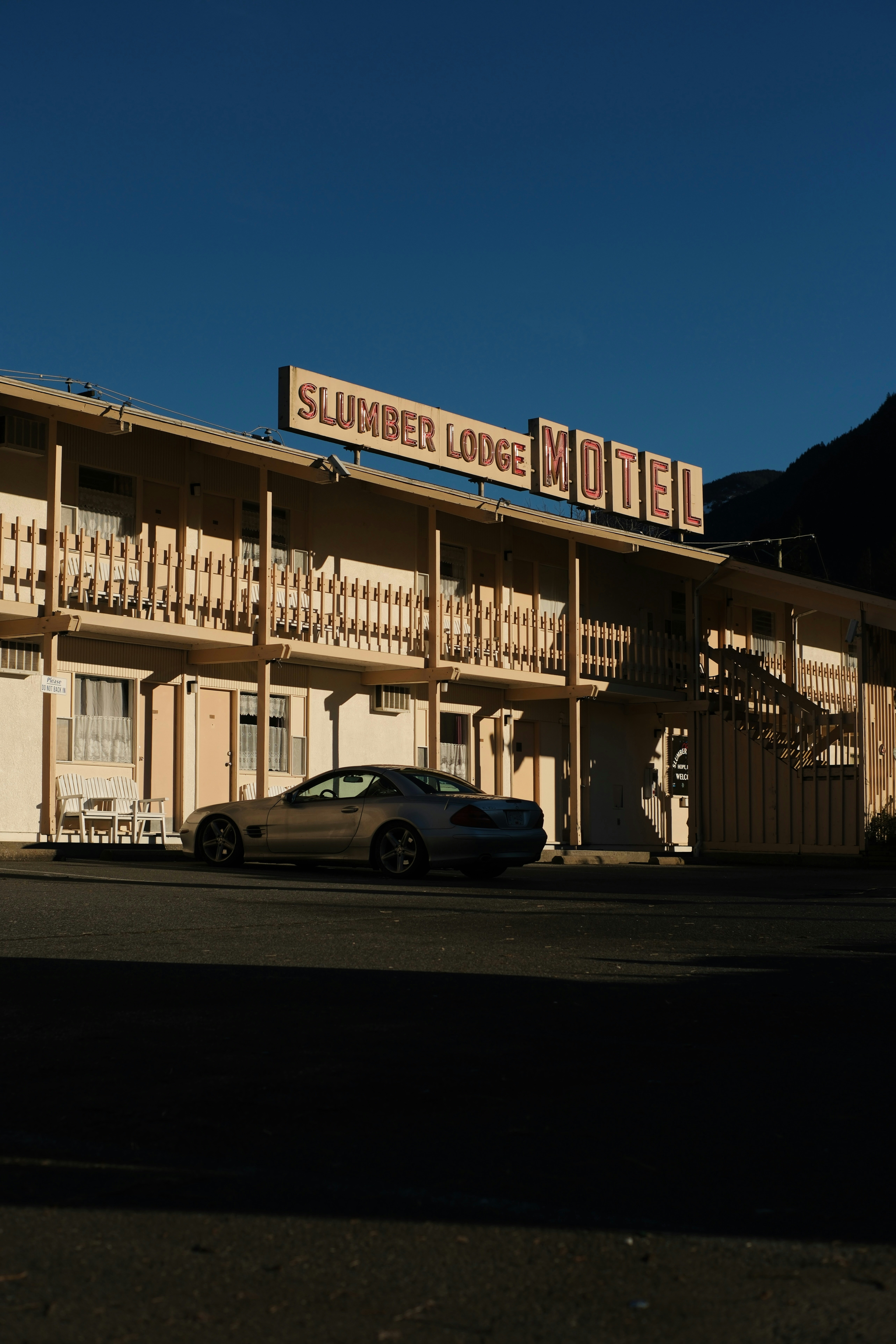 Slumber lodge motel with a car parked outside photo – Free Car Image on ...