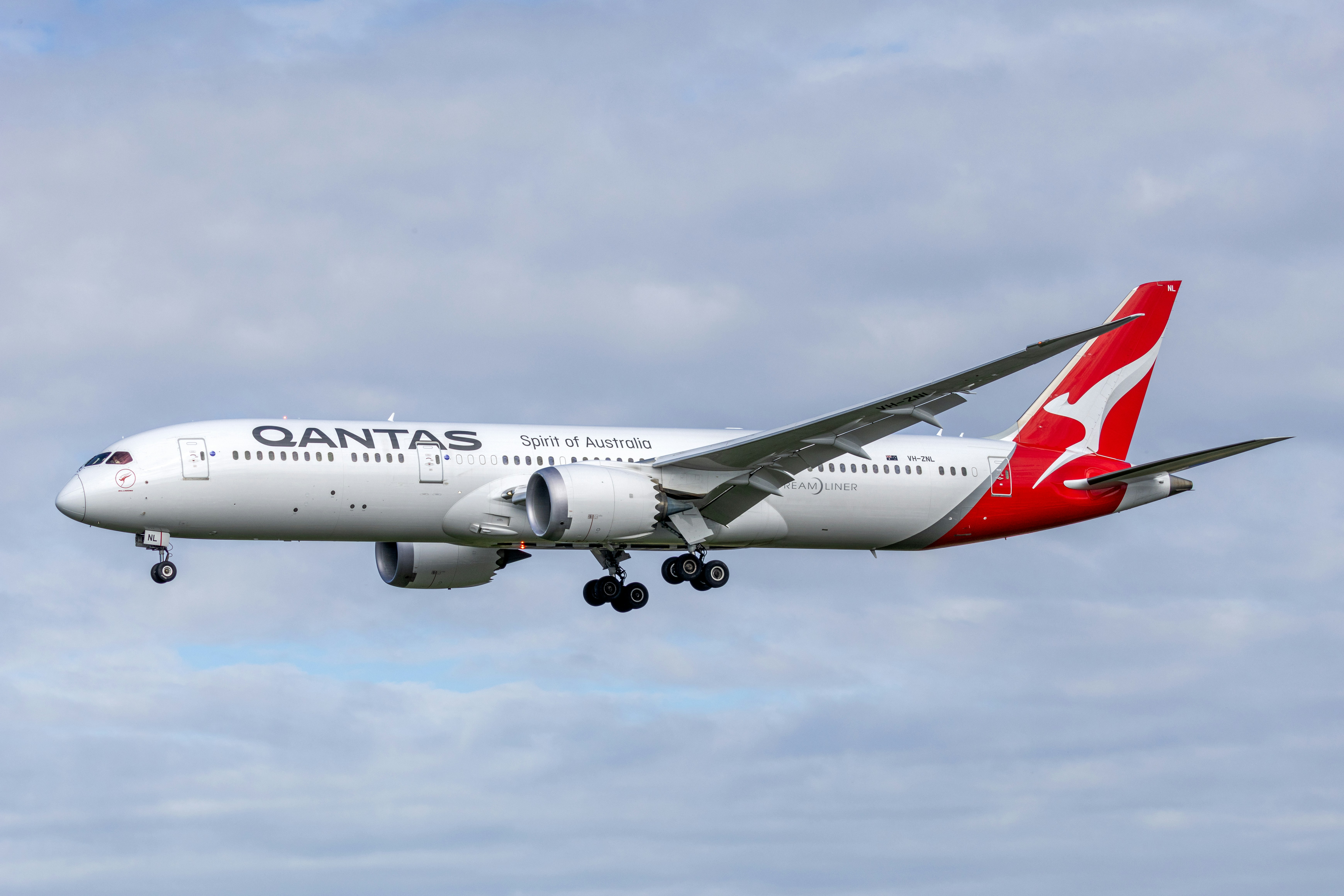 A qantas airplane flying in the sky photo – Free Travel Image on Unsplash