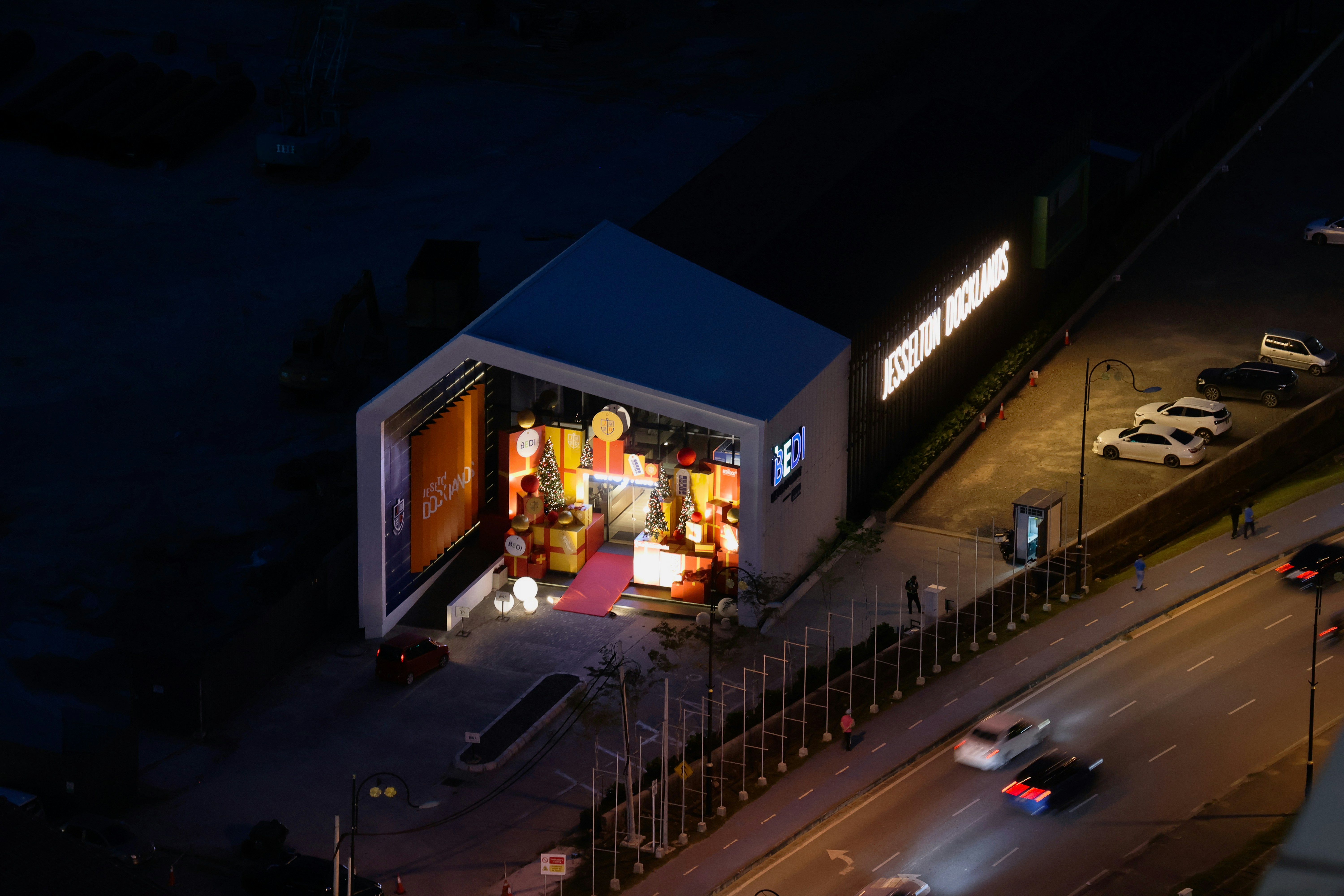 Nightlife In The Box: A Neon-Trimmed Gallery Quietly Alight