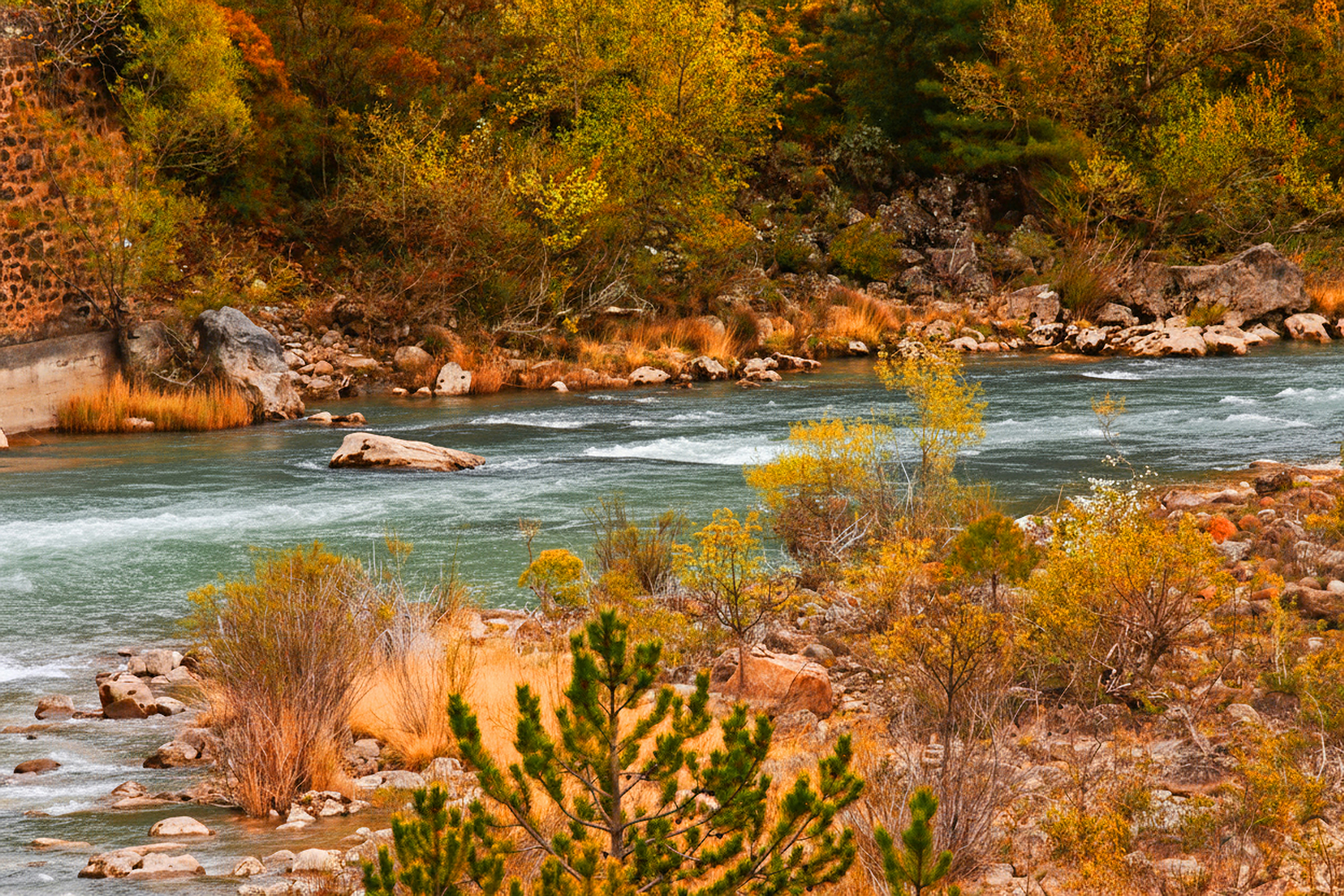 Riverbend Autumn: Orographic Light on a Quiet Bend