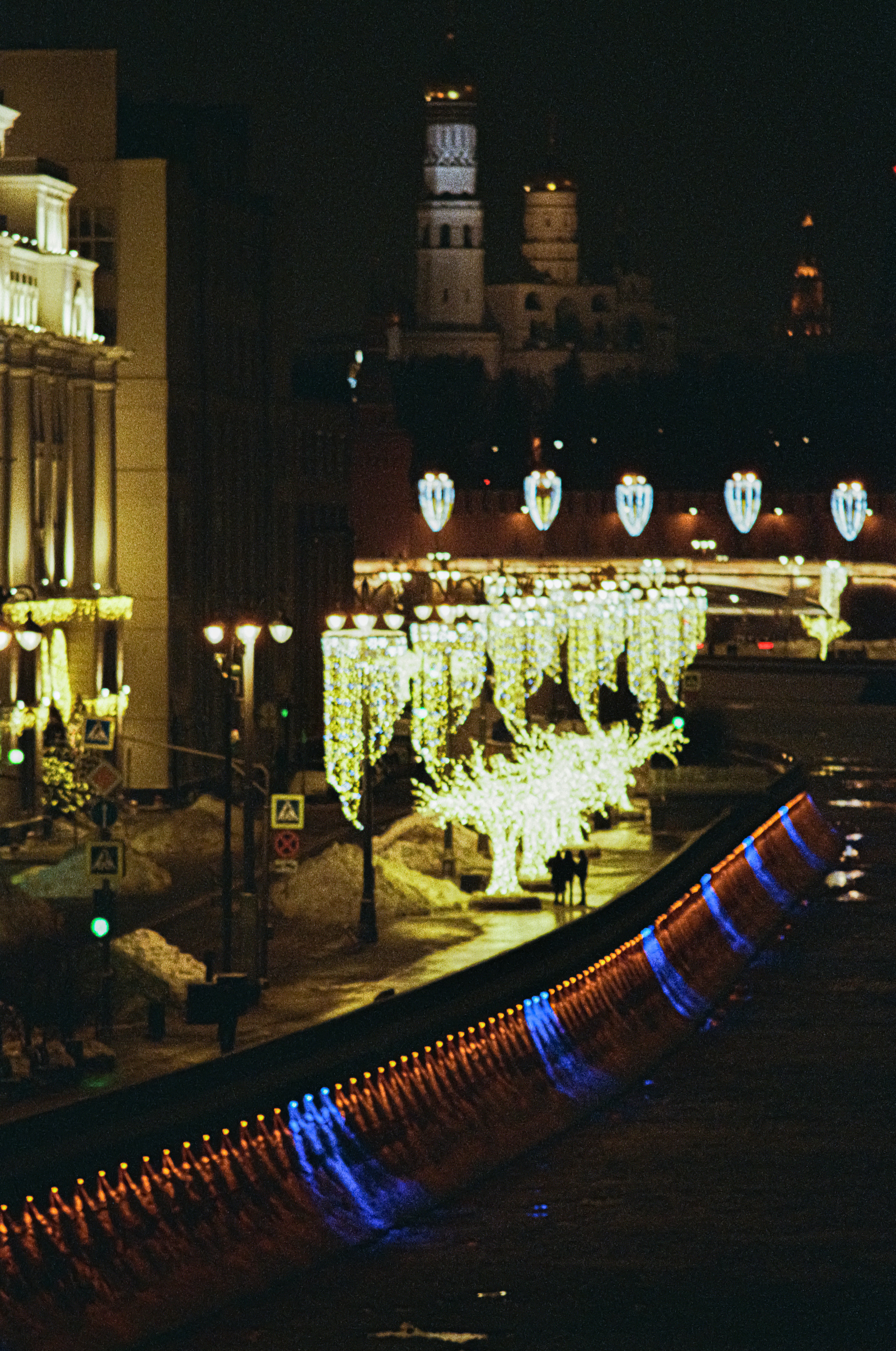 Film: ISO 400 (+2 stops push) | Lens: Takumar 200mm f/4.0