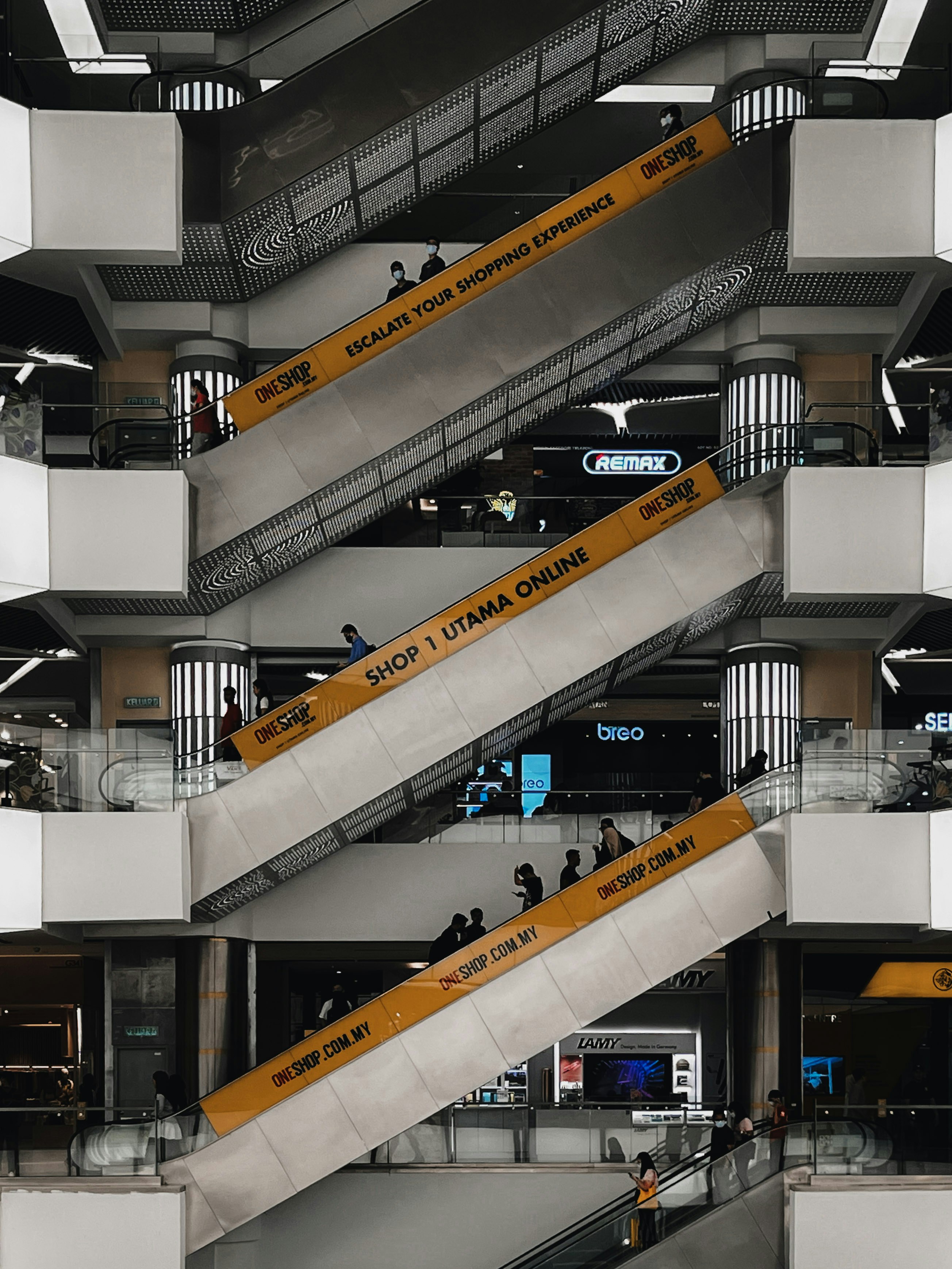 Diagonal Promenade: Escalators Weave Through a Modern Mall Atrium
