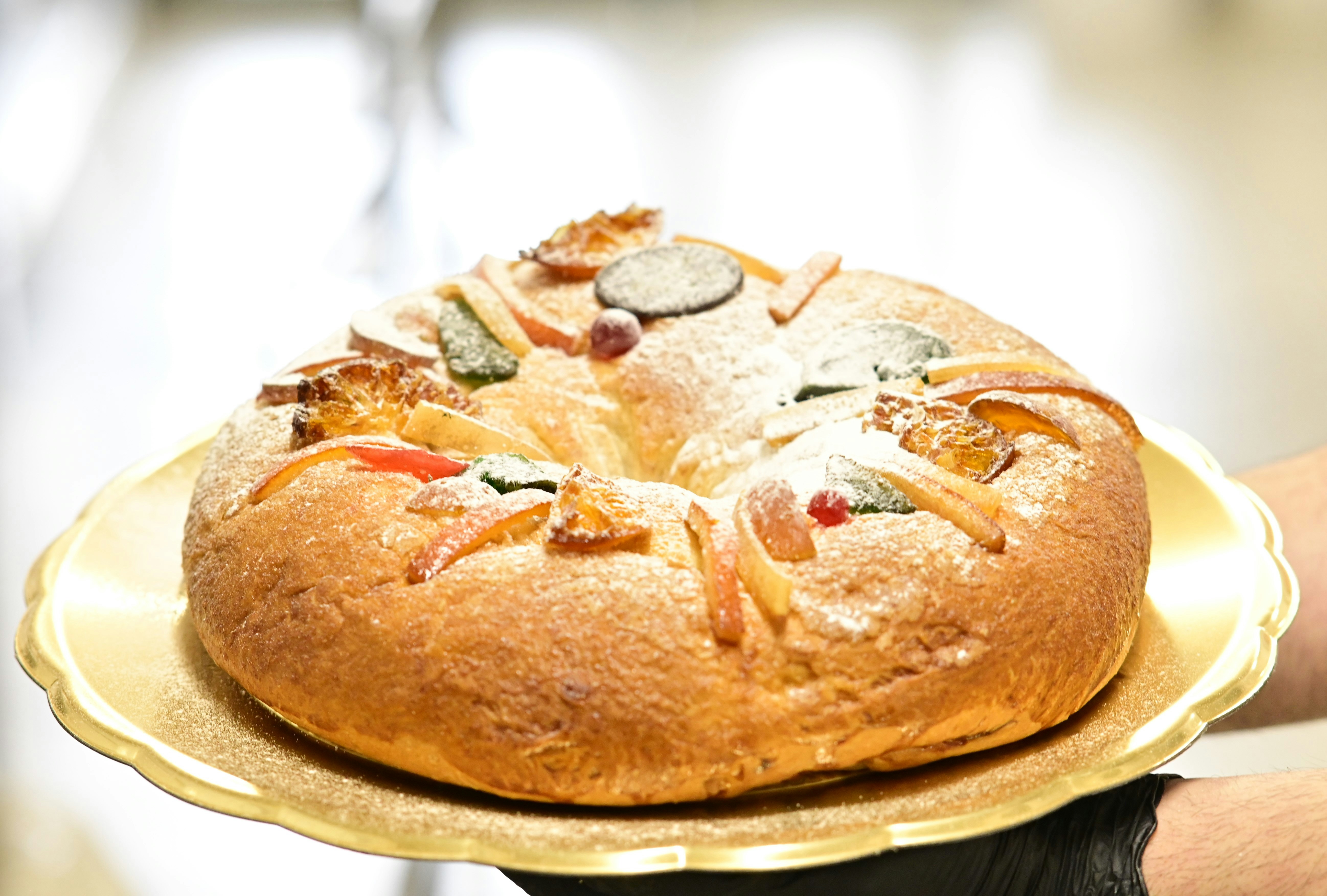 Golden Ring of Rituals: A Loaf Crowned with Festive Accents