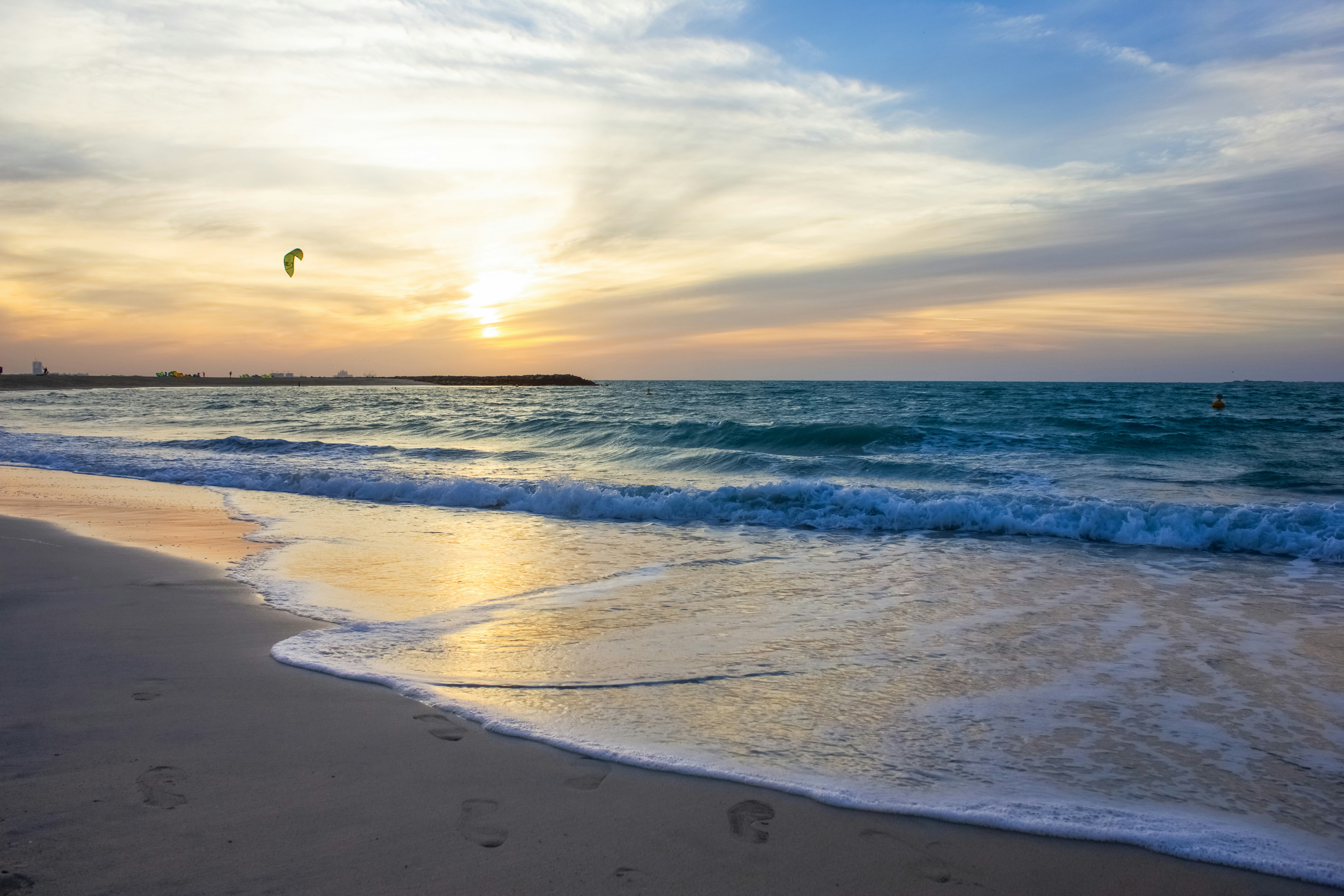 Sunset at the Quiet Shore: A Kite Surfer Frees the Horizon