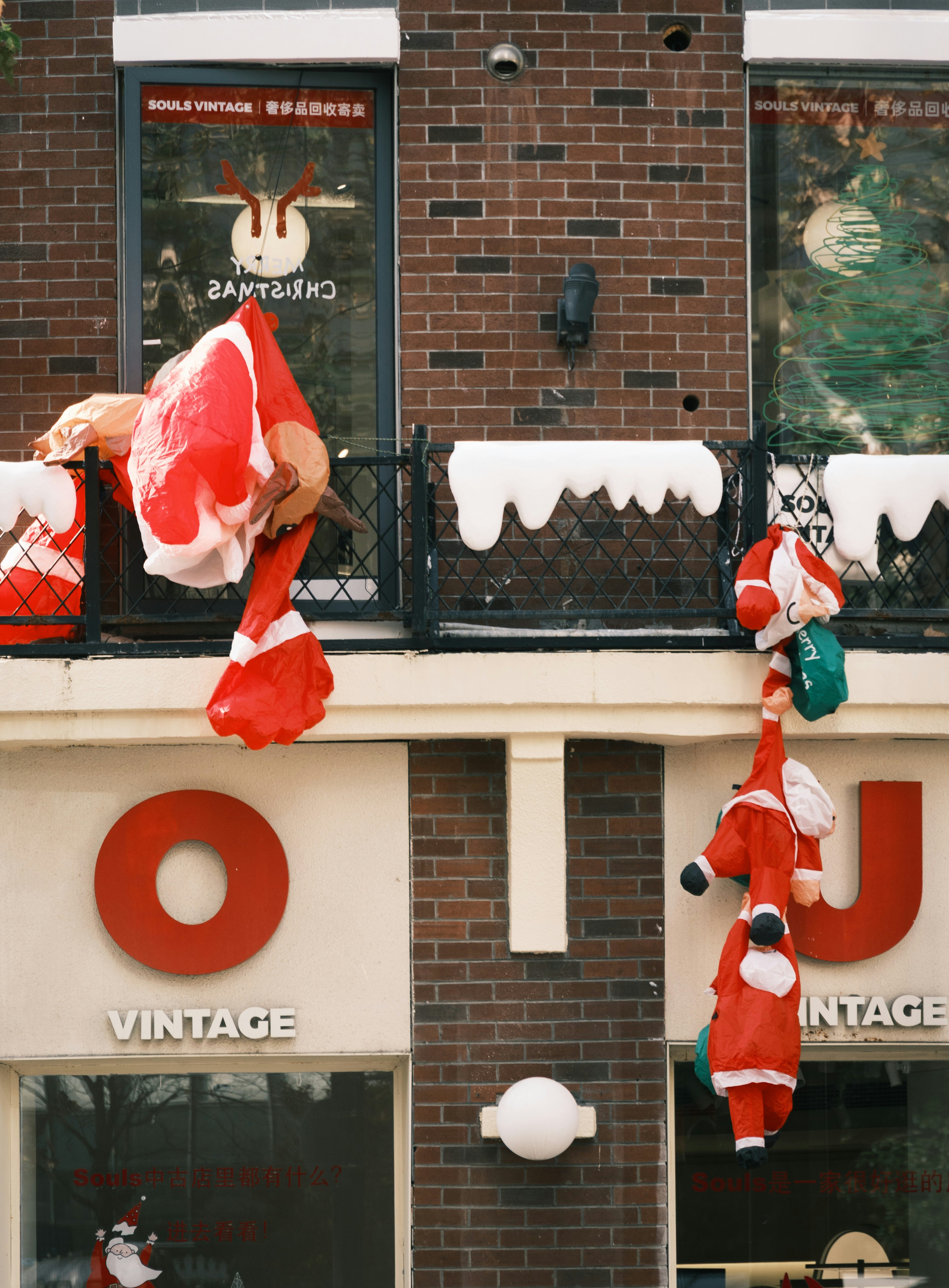 Santas on Guard: A Brick Facade Dressed for the Holidays