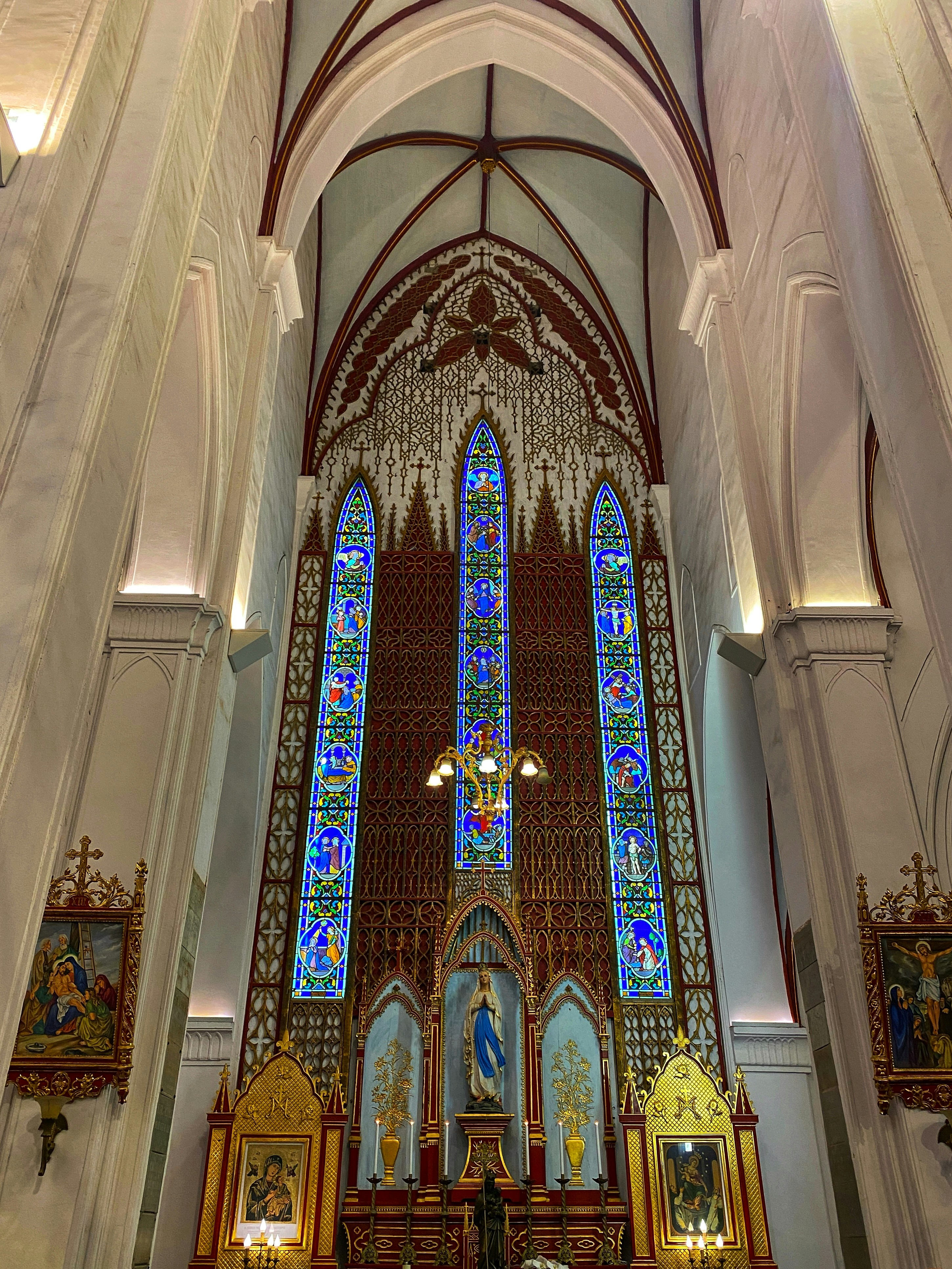 Stained Glass Ascendancy: A Gothic Interior Centered on the Altar