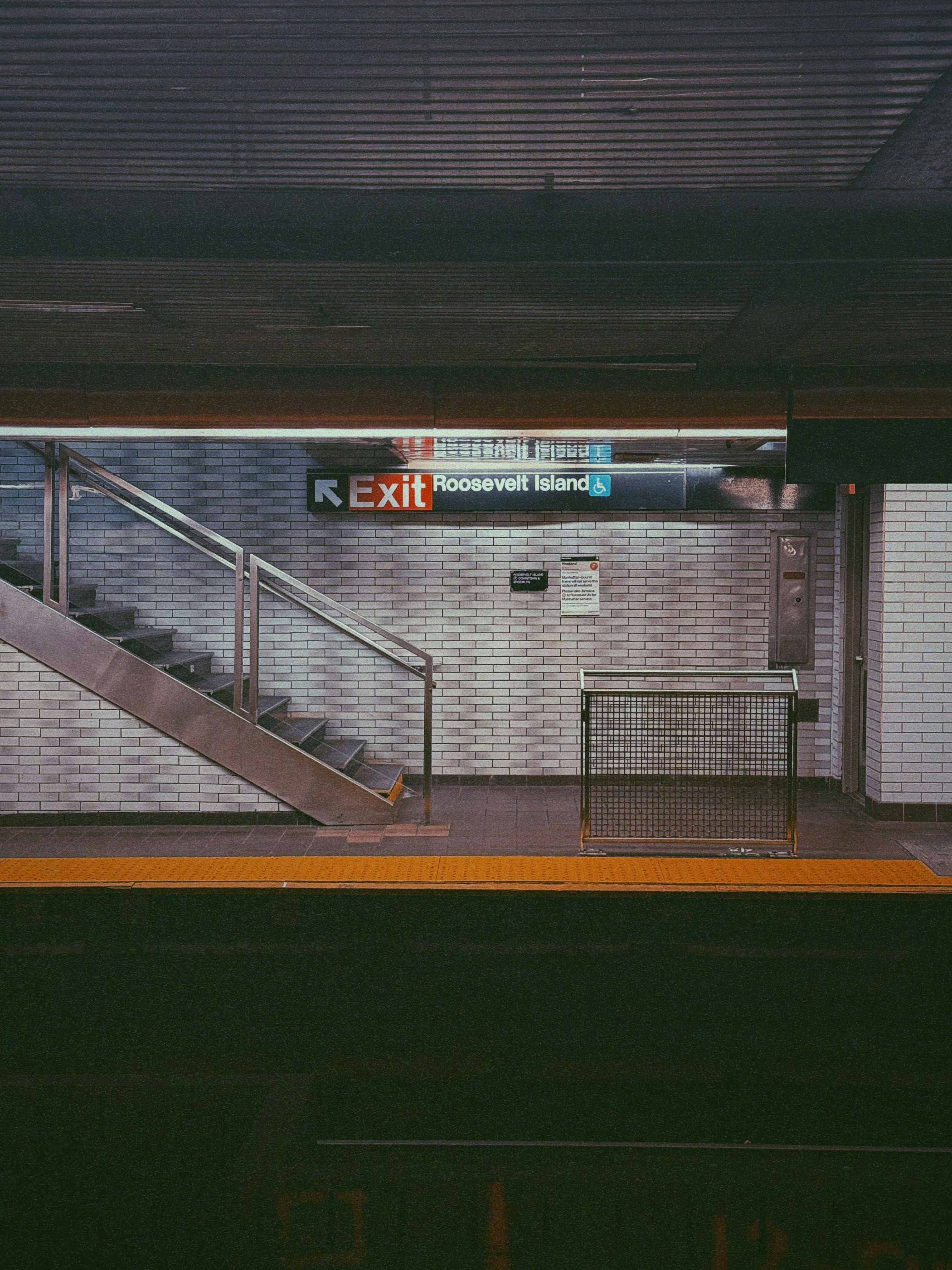 Exit Sign at Roosevelt Island Platform