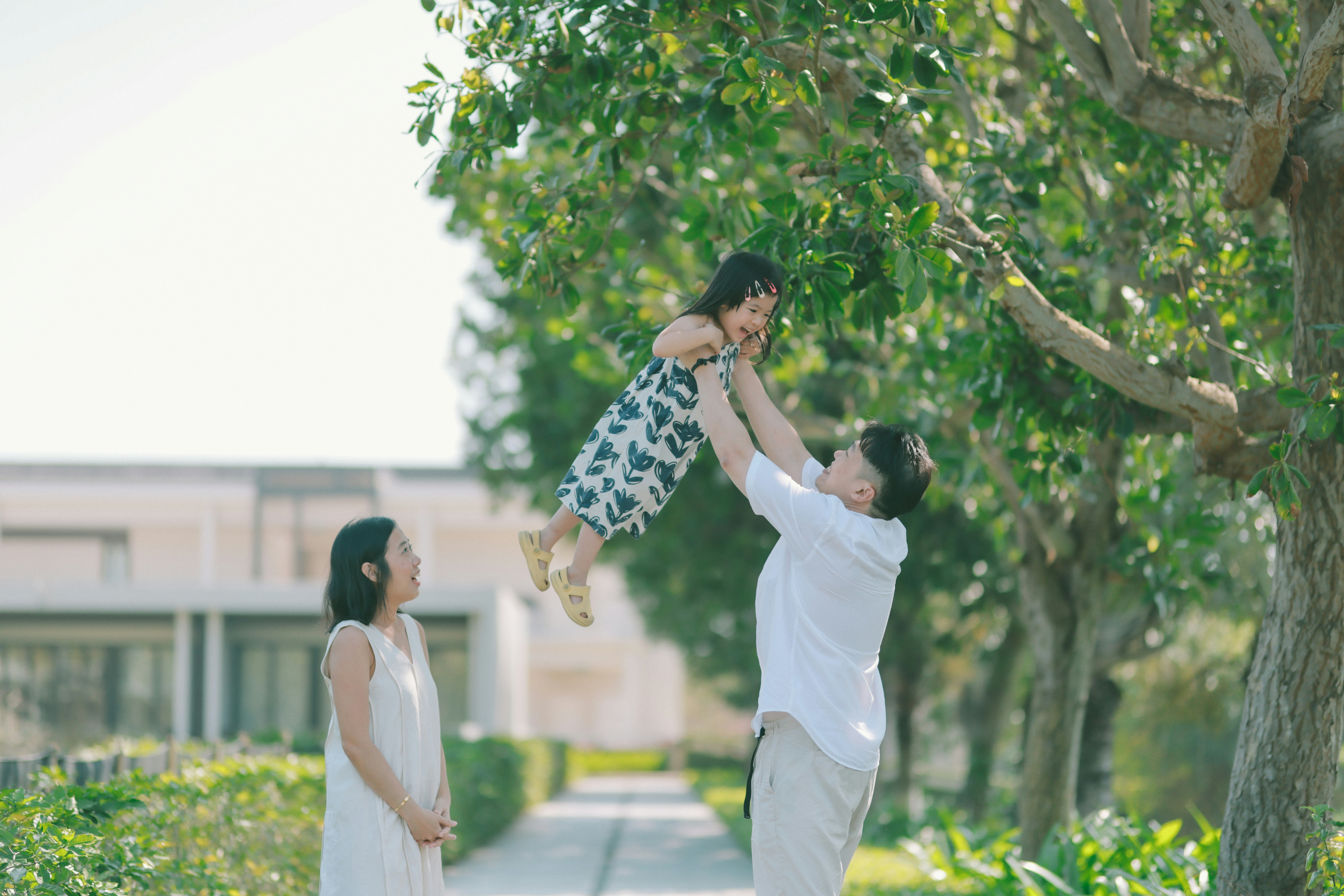 Lift Under the Canopy: A Father Delivers a Moment of Joy