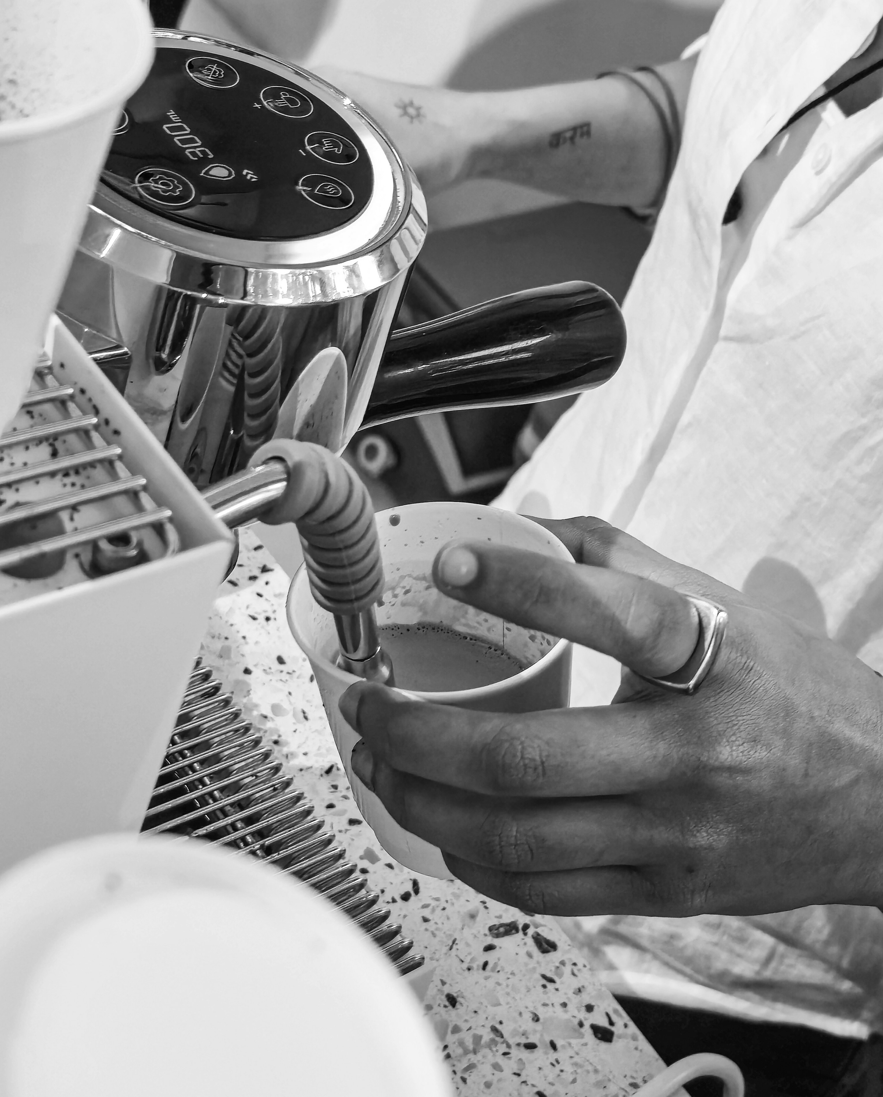 Barista's Precision: Capturing Cream and Steam at Espresso Touchpoints