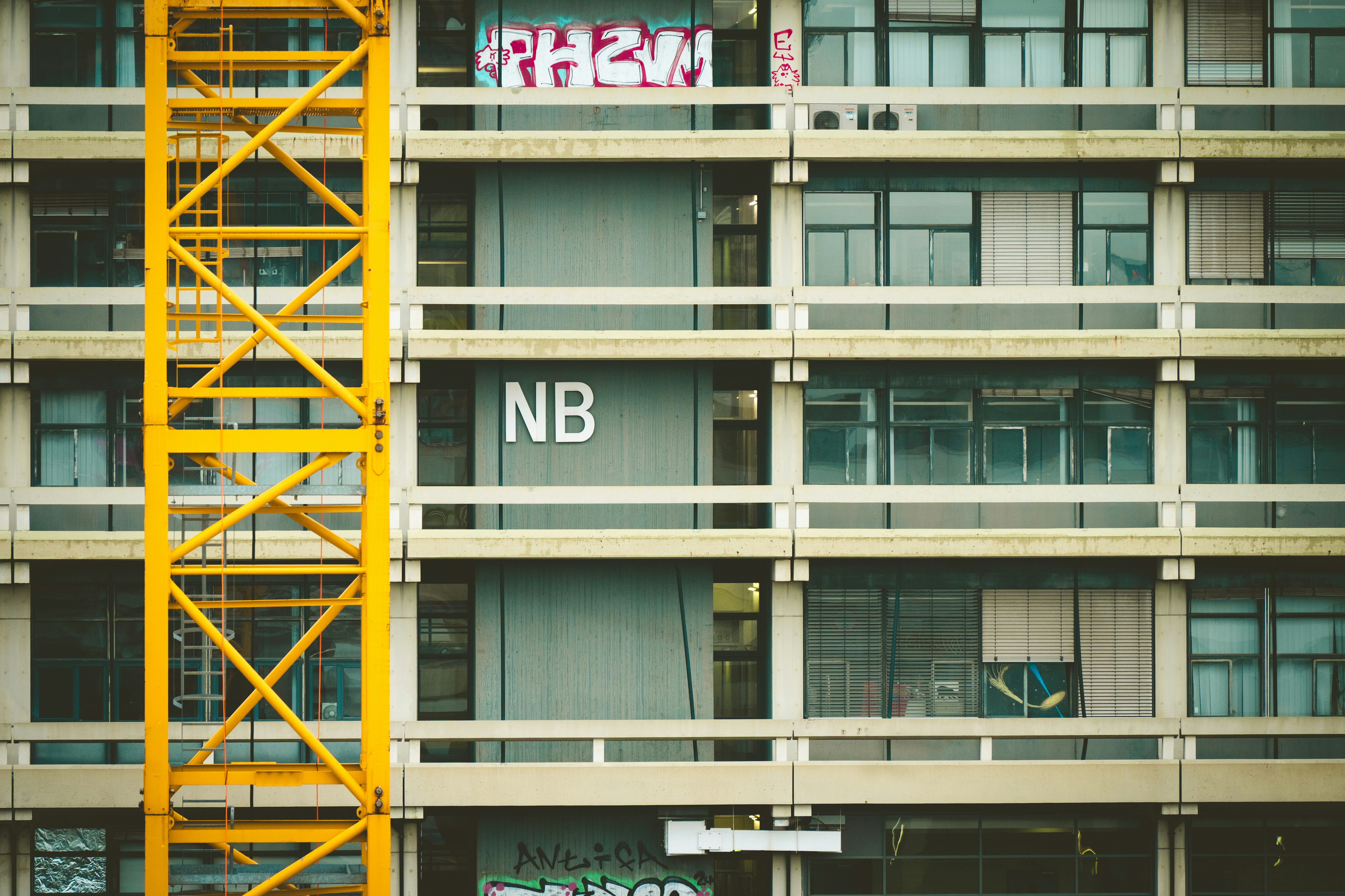 Crane-and-Concrete Grid: A City Block in Waiting