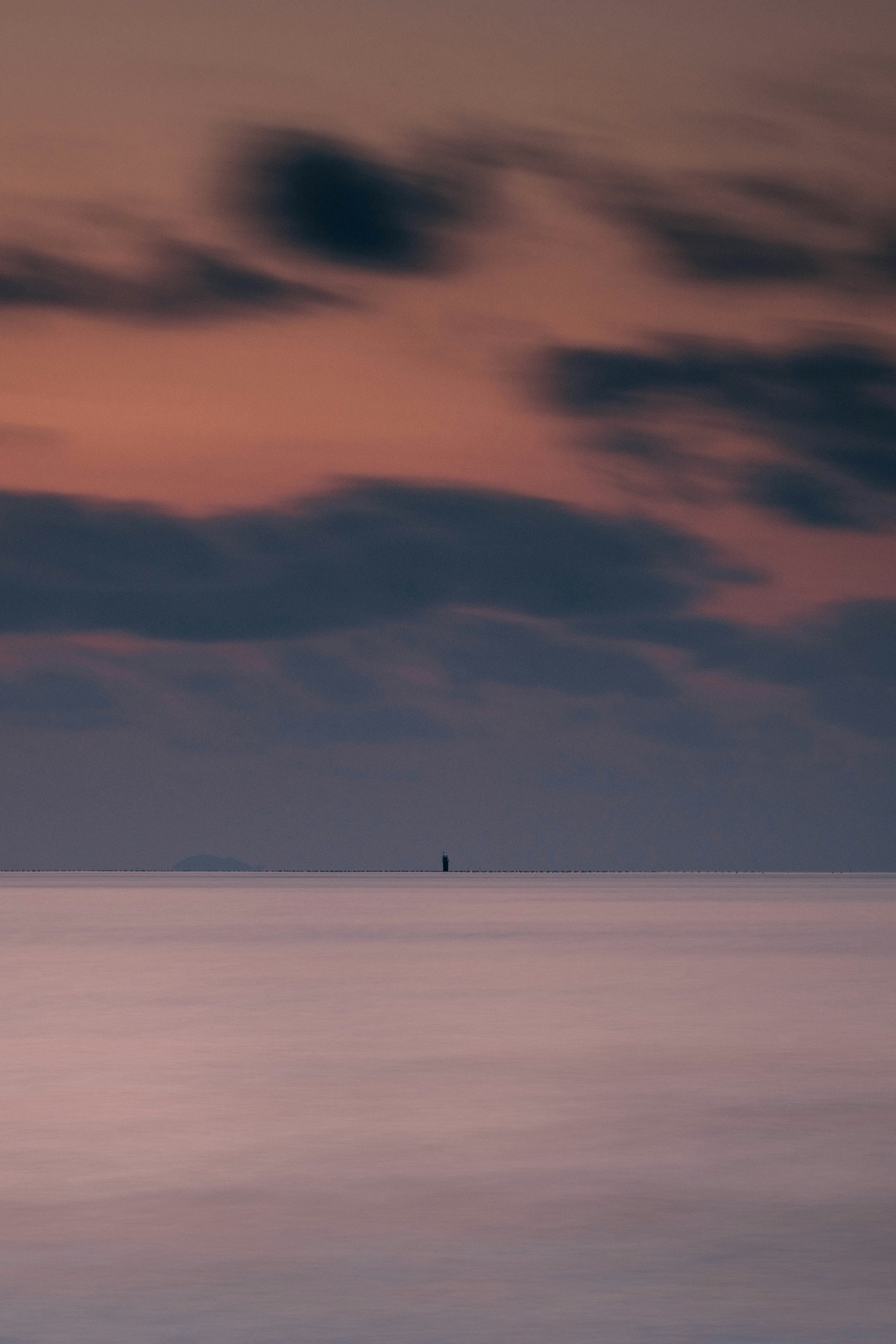 Horizon at Dusk: A Quiet Evening Over a Glassy Sea