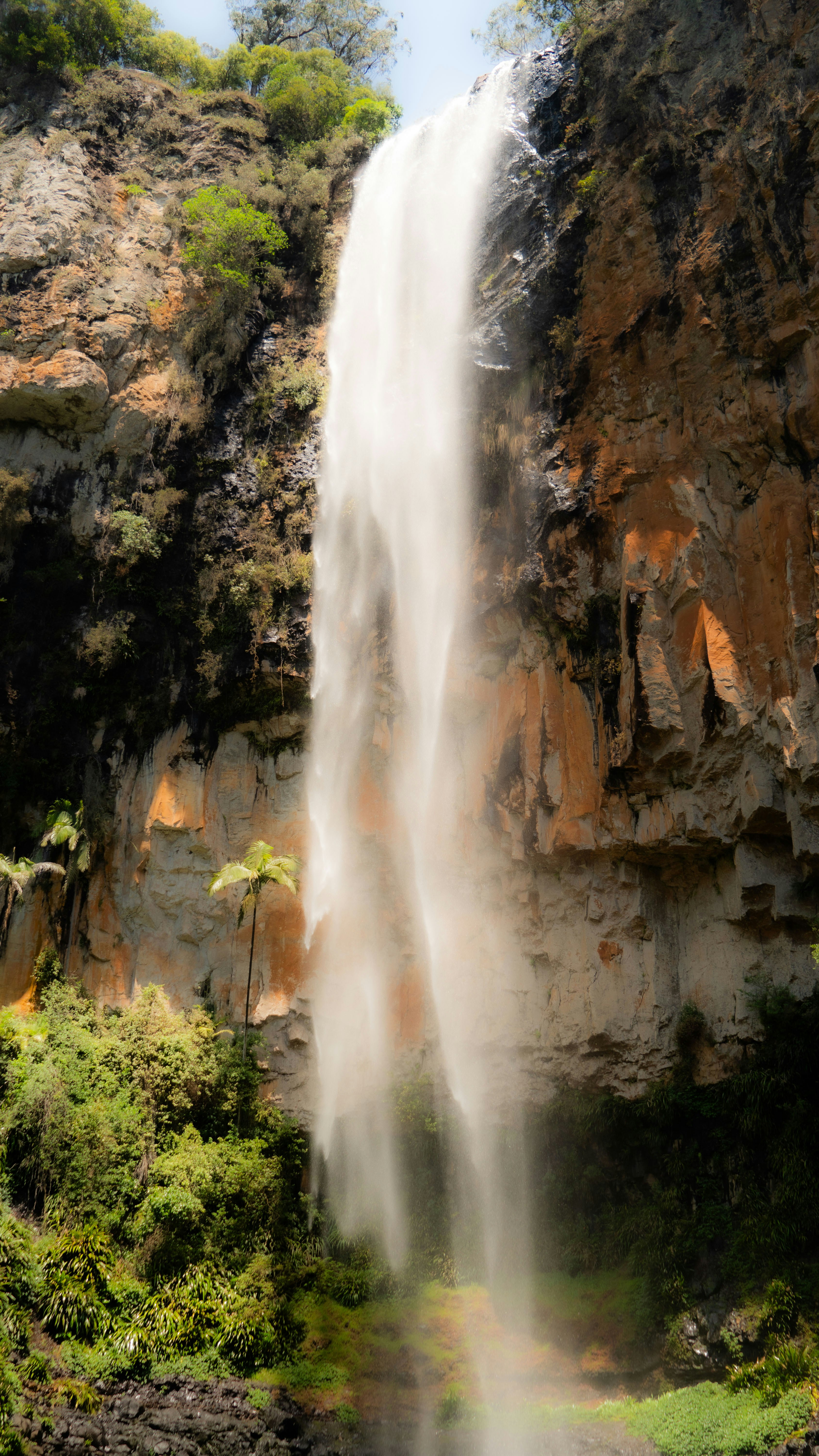 Aerial Curtain: Cascade Taming the Cliff Face