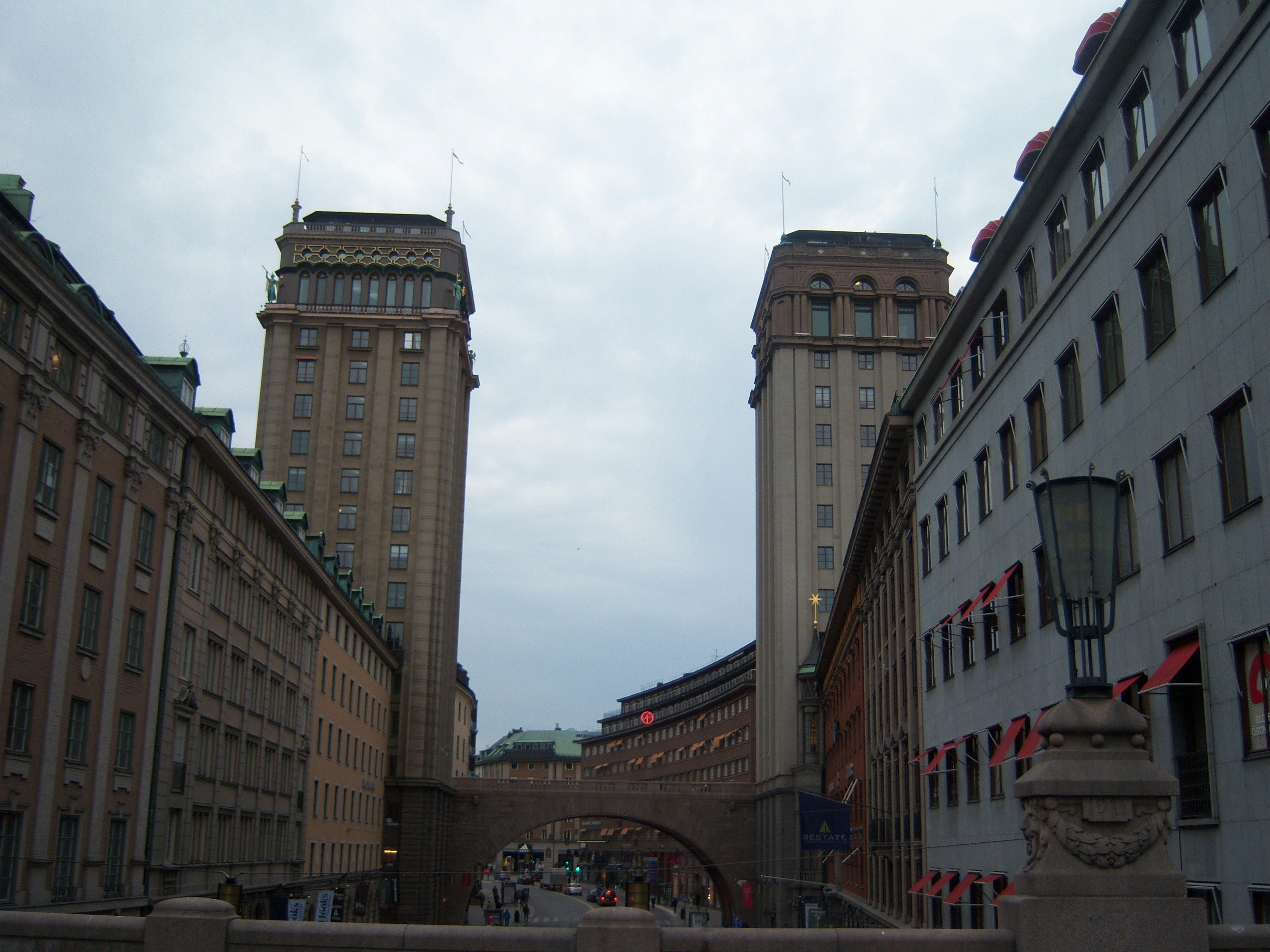 Two tall buildings with a bridge connecting them.