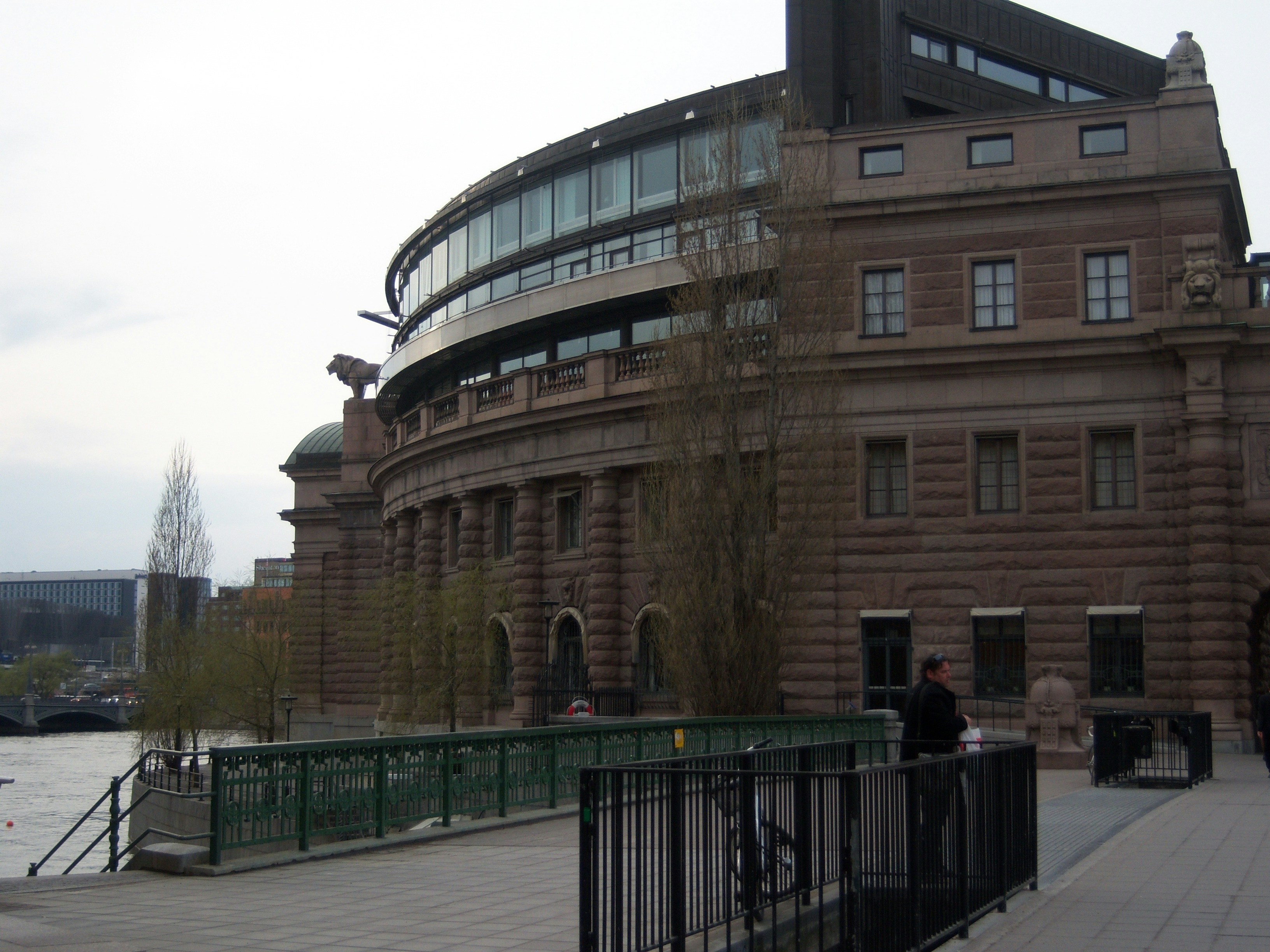 A modern building with a curved glass facade