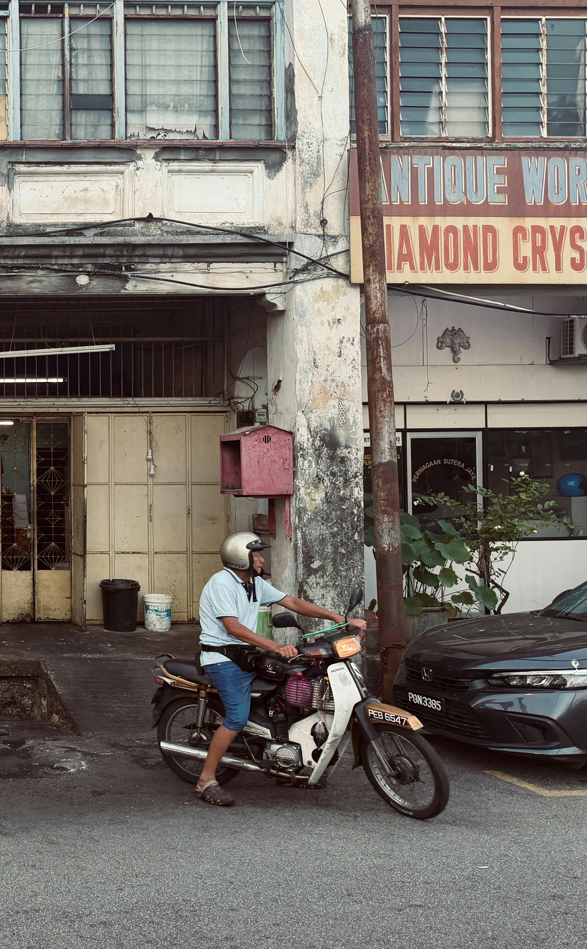 Streetwear Rider at the Narrow Corner